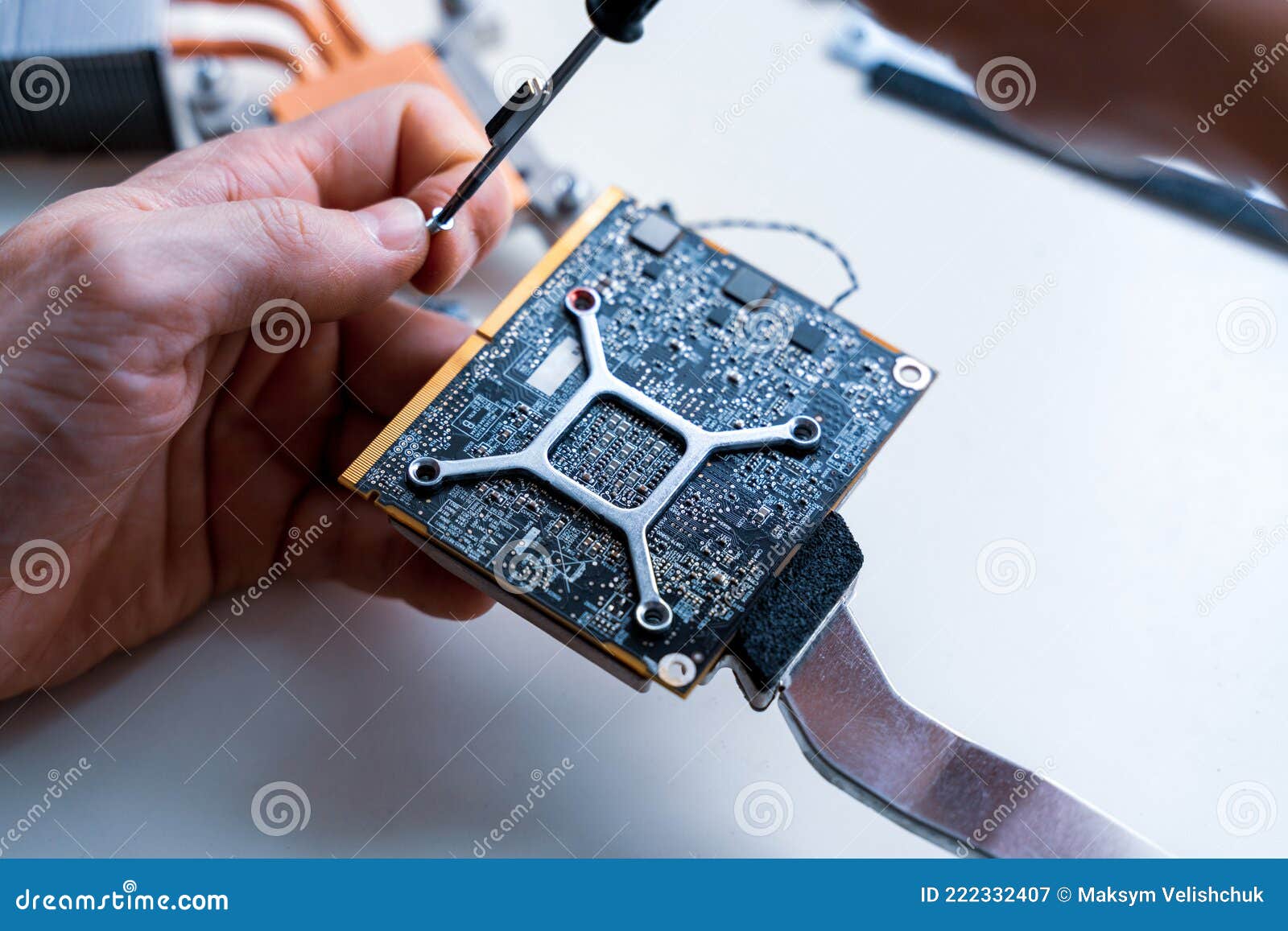 Technologie-Wartungshardware Vom Techniker. Computer Reparieren. PC ...