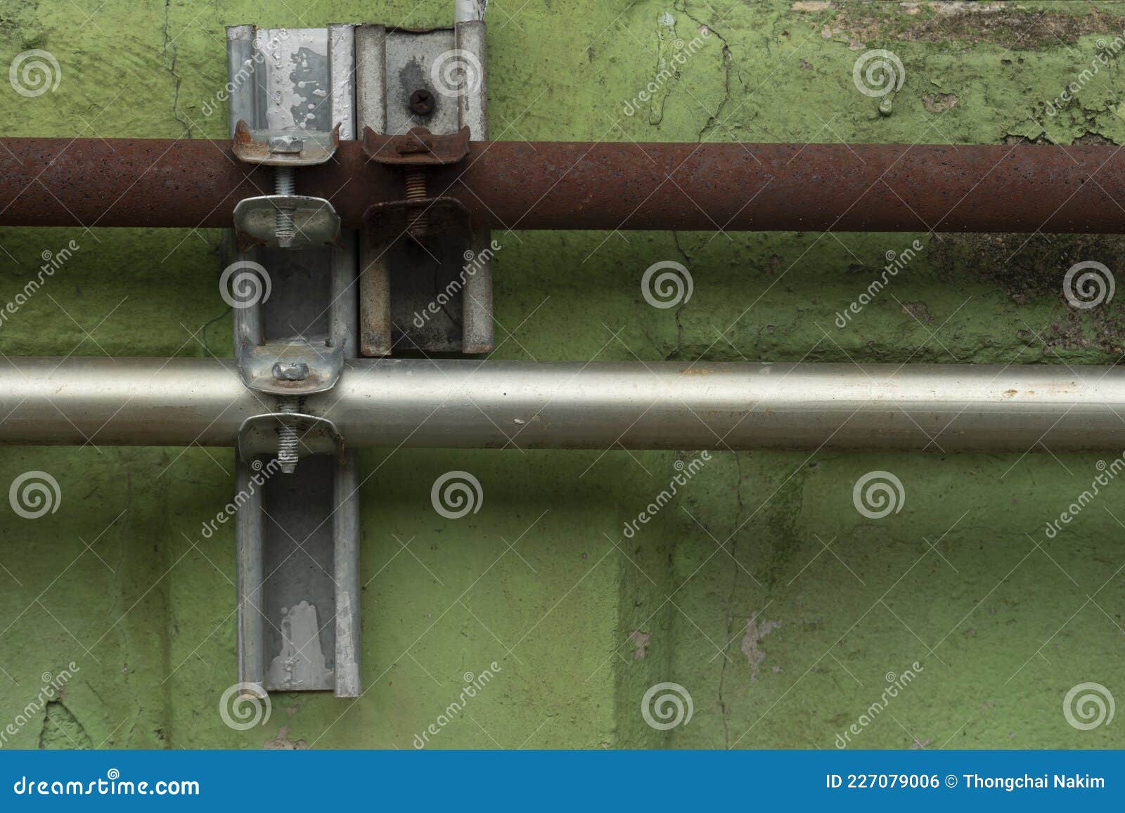 Technology of Intermediate Conduit on Pipe Lock Clamp at Wall Mounted ...