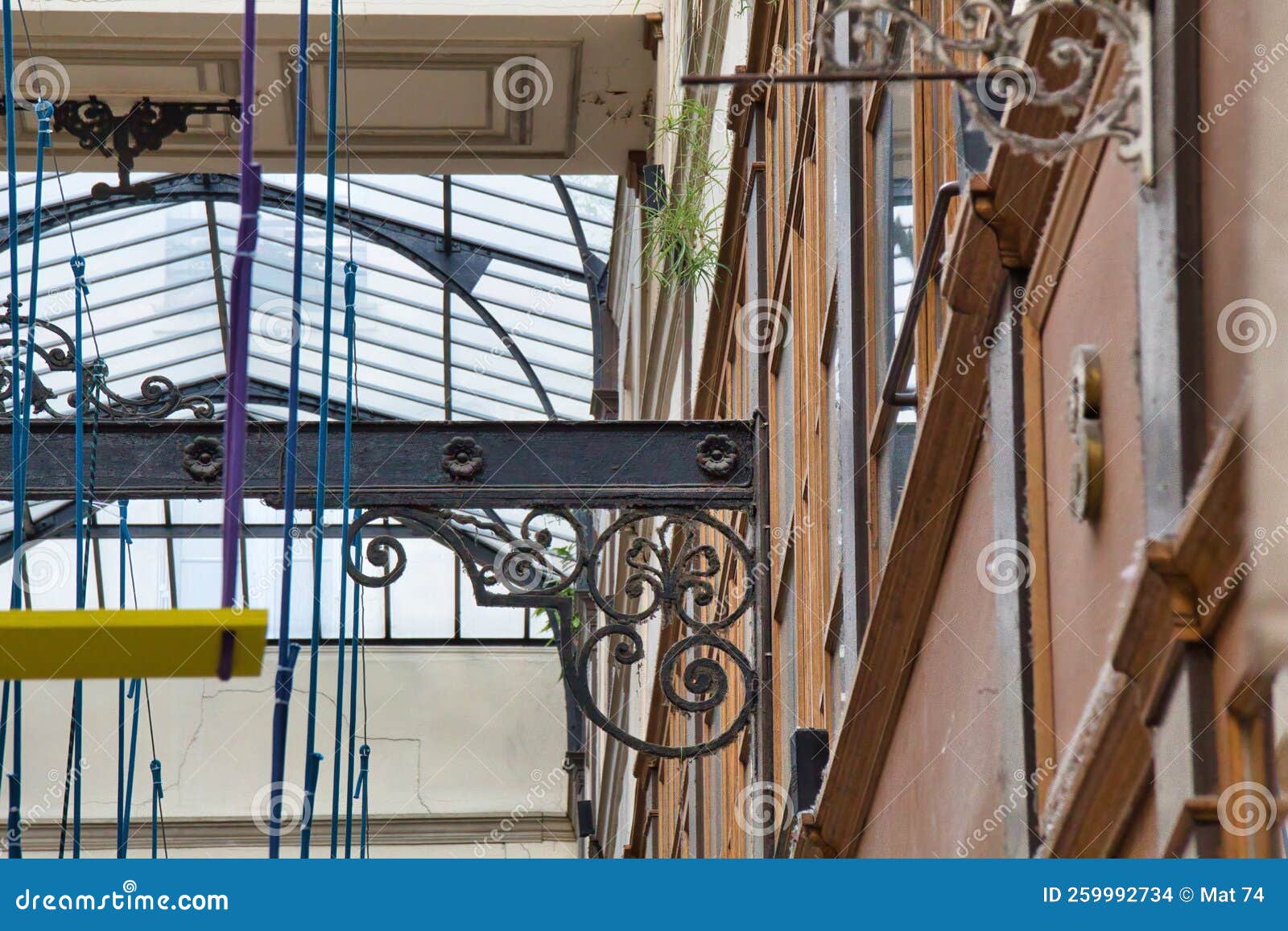 Techo de un edificio foto de archivo. Imagen de estructura - 259992734