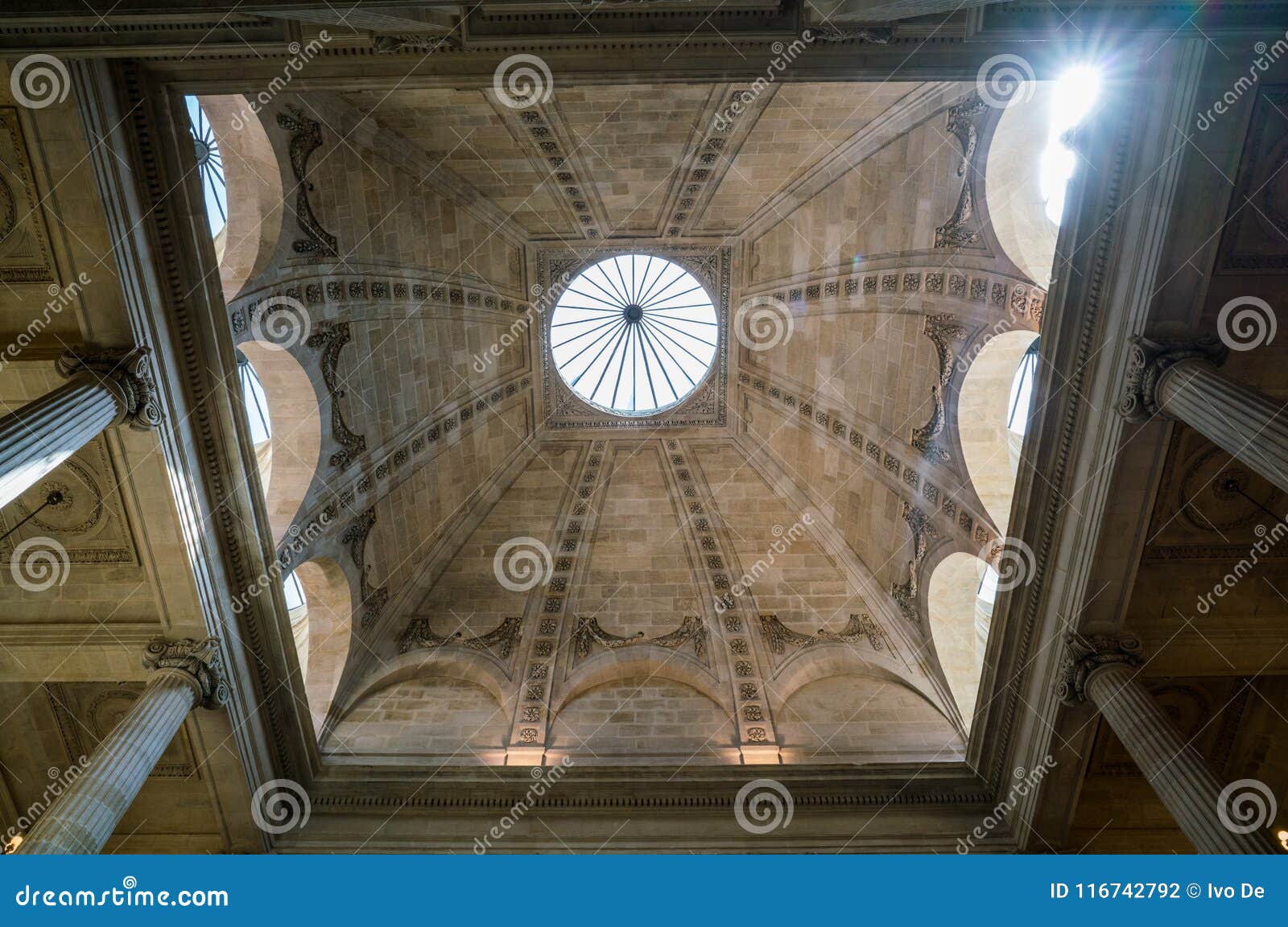 Techo Del Interior Del Teatro De La ópera Fotografía editorial - Imagen ...