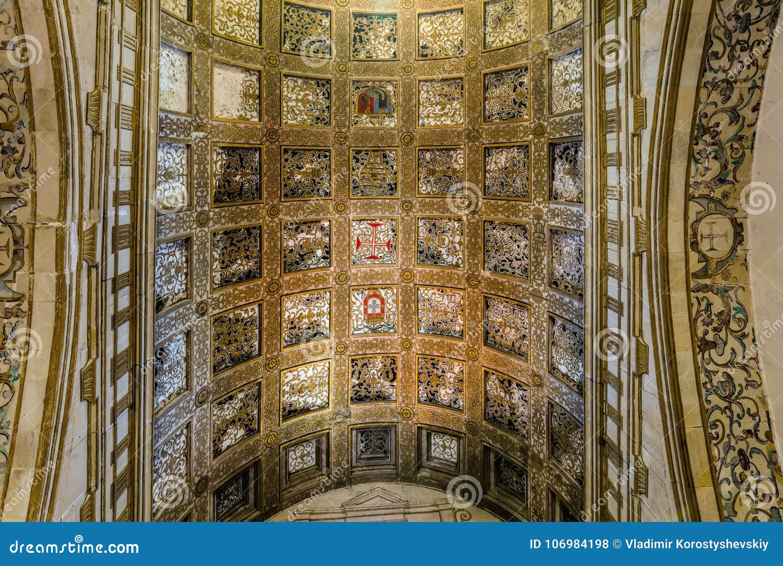 Techo En Uno De Los Cuartos Del Convento De Cristo En Tomar Foto de ...