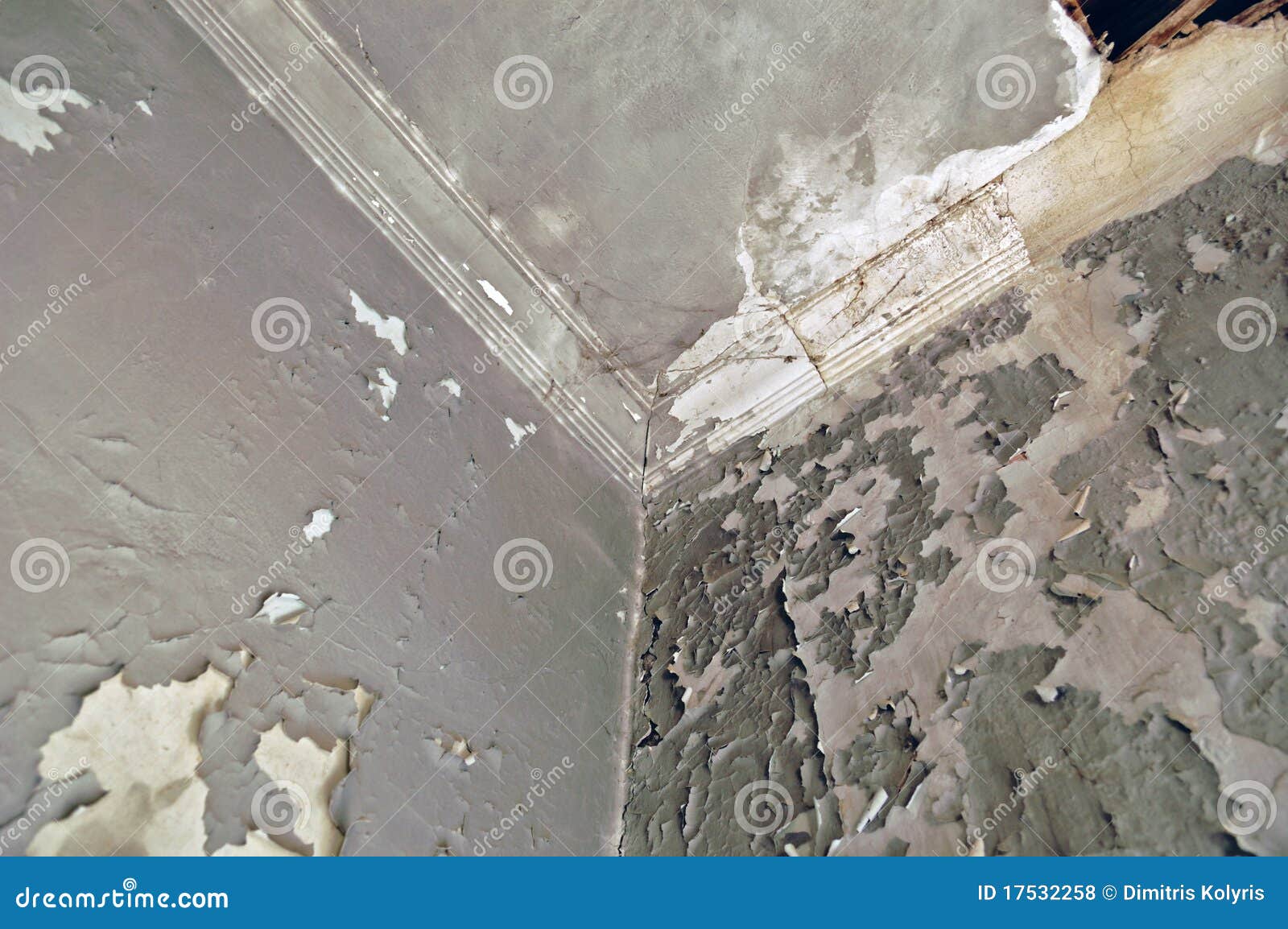 Techo quebrado foto de archivo. Imagen de roto, viejo - 17532258