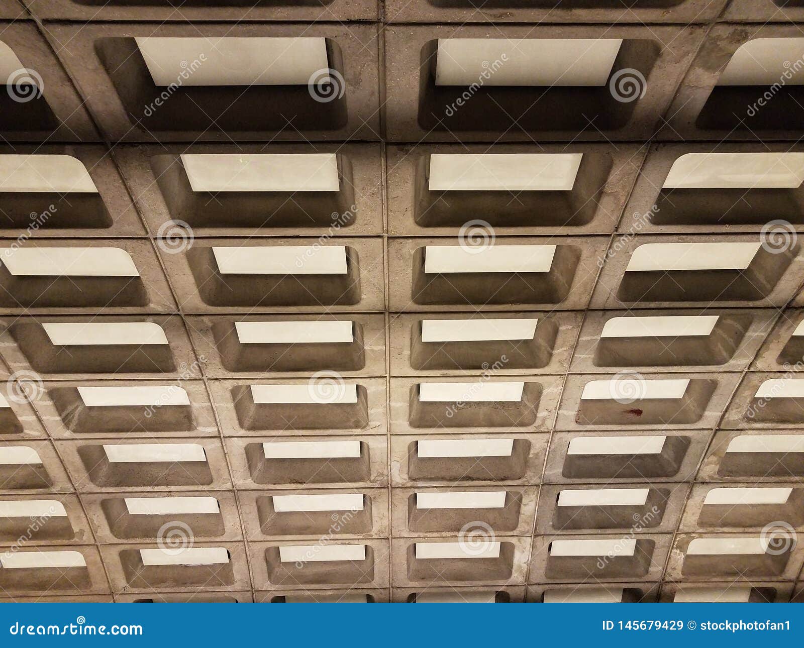 Techo Rectangular De Cemento Gris En El Edificio Imagen de archivo ...