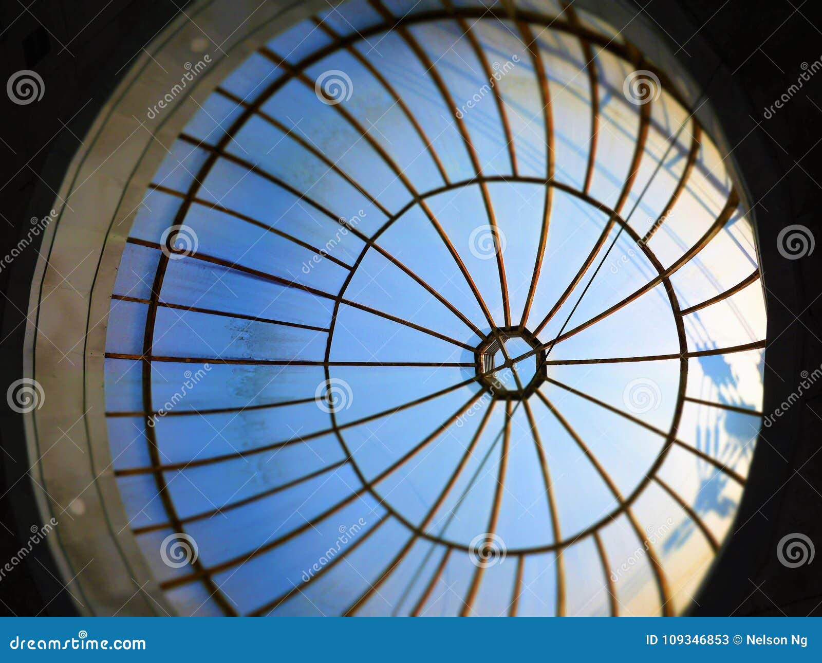 Techo Y Estructuras De La Forma Redonda En El Edificio Imagen de ...