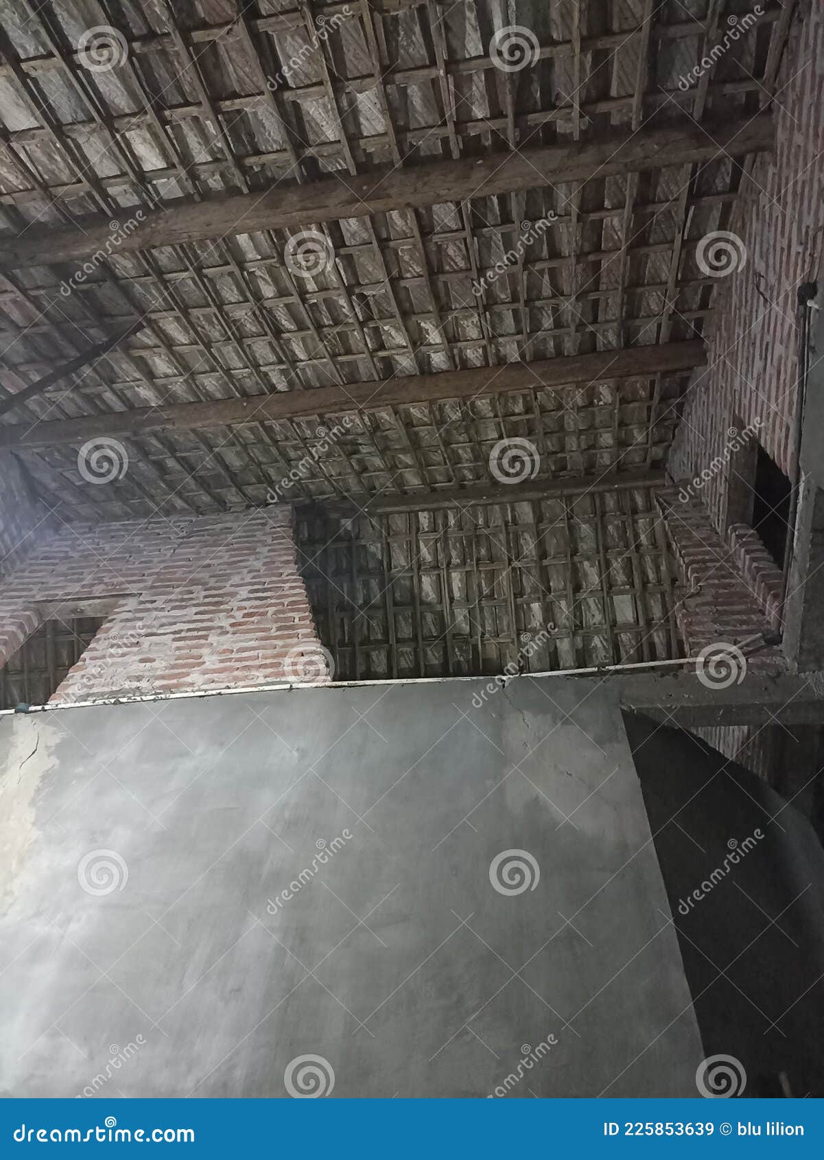 Techos Tradicionales De Ladrillo Y Madera Imagen de archivo - Imagen de ...