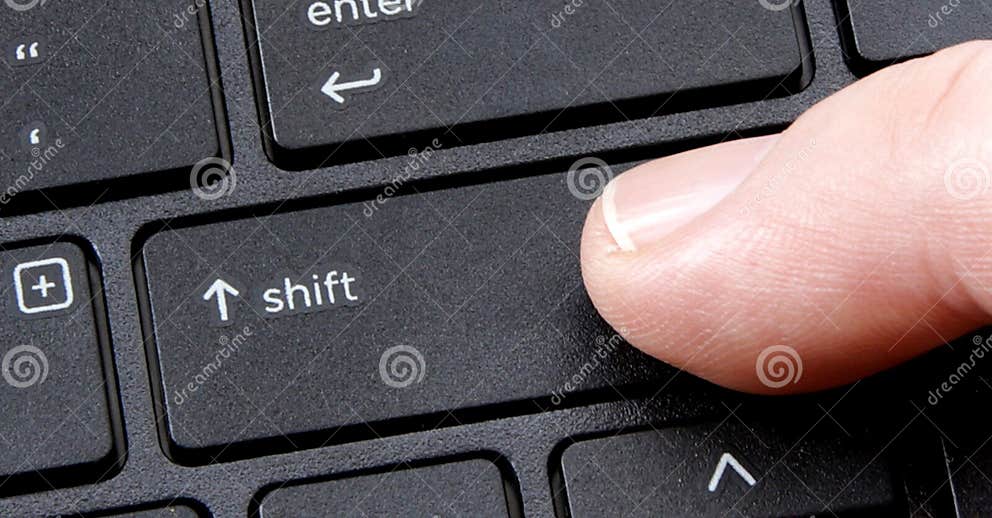 Tecla Shift Do Computador Com O Dedo Que Pressiona O Botão Foto de ...