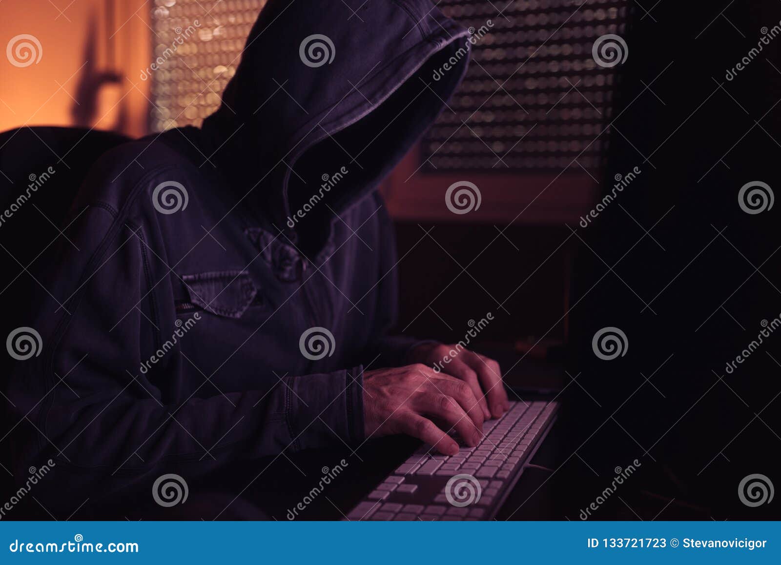 Teclado De Datilografia Do Hacker De Computador Imagem de Stock ...