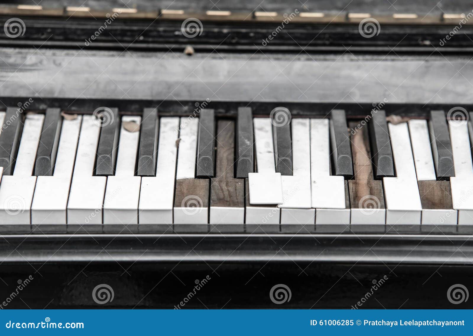 Teclado De Piano Roto Primer Imagen de archivo - Imagen de musical ...