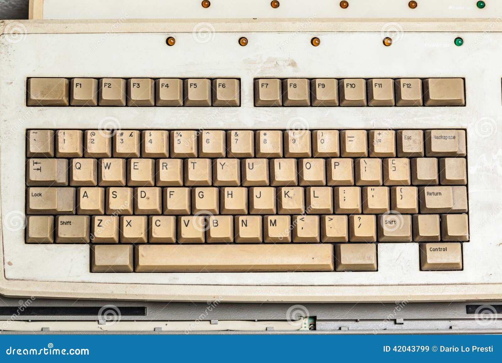 Teclado viejo imagen de archivo. Imagen de clave, escritorio - 42043799