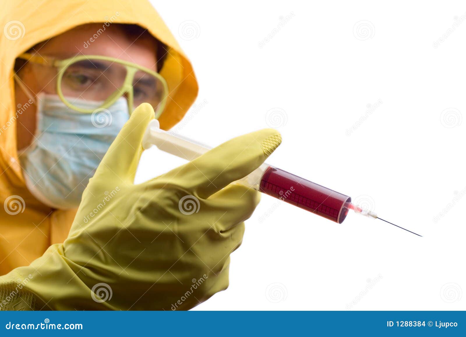 Tecnico Di Laboratorio Con Una Siringa Fotografia Stock - Immagine di ...