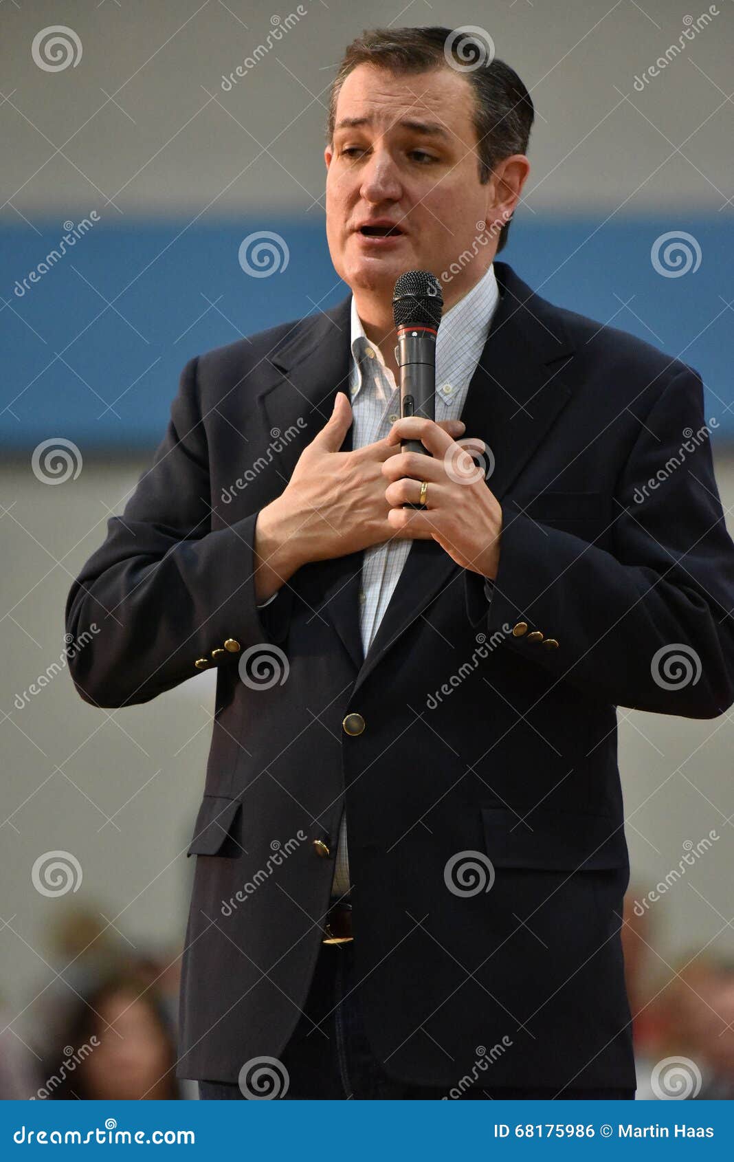 Ted Cruz Campaigns a St. Louis, Mo U S a Fotografia Editoriale ... Ted Cruz Campaigns a St. Louis, Mo U S a Fotografia Editoriale ...
