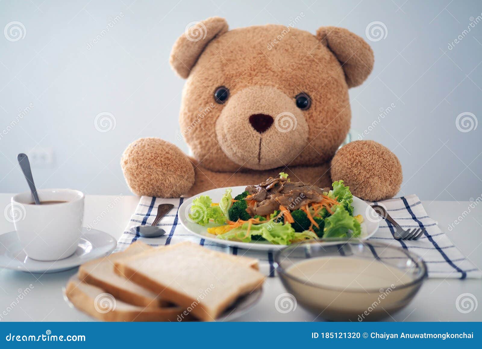1,042 Teddy Bear Eating Photos - Free & Royalty-Free Stock Photos from ...