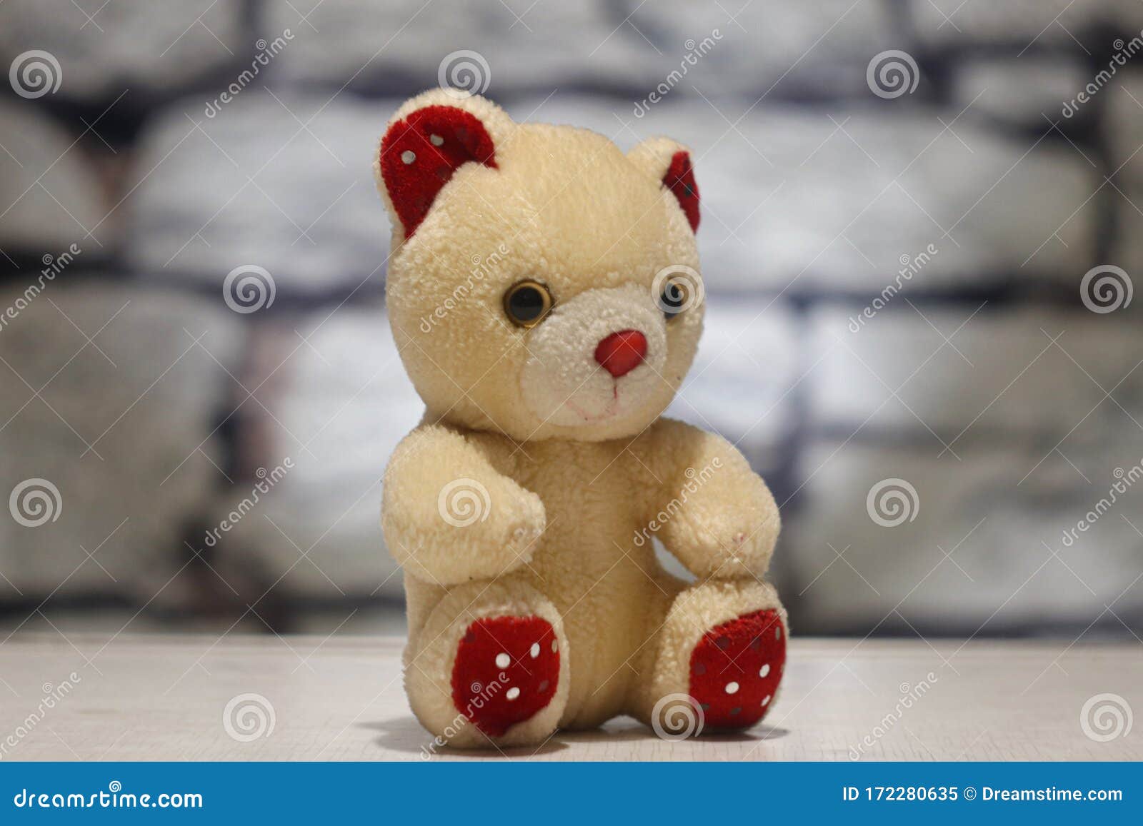 Teddy Bear is Sitting on the Table Stock Image - Image of brown, gift ...