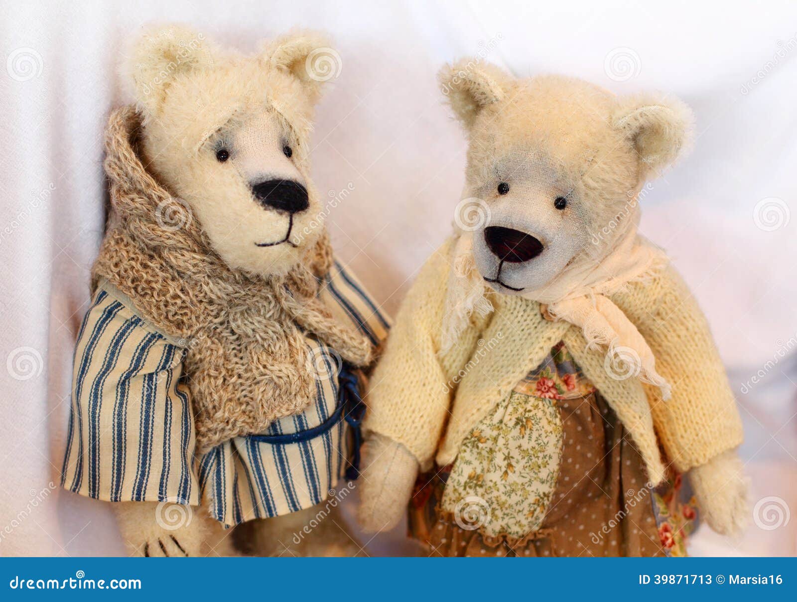 Teddy Bears Couple stock afbeelding. Image of paar, familie - 39871713