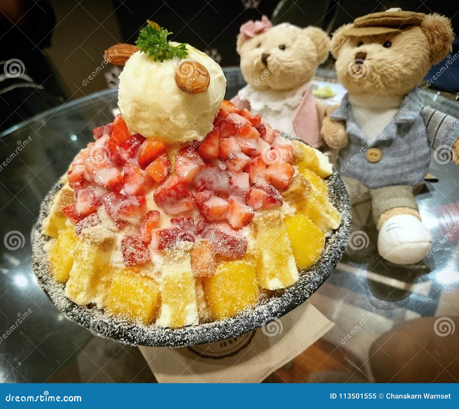 Teddy& X27;s Sweet Time Stock Image - Image of fresh, snow: 113501555