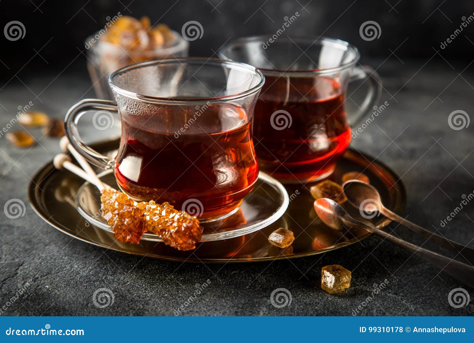 Tee in Der Glasschale Mit Karamellisiertem Zucker Stockfoto - Bild von ...