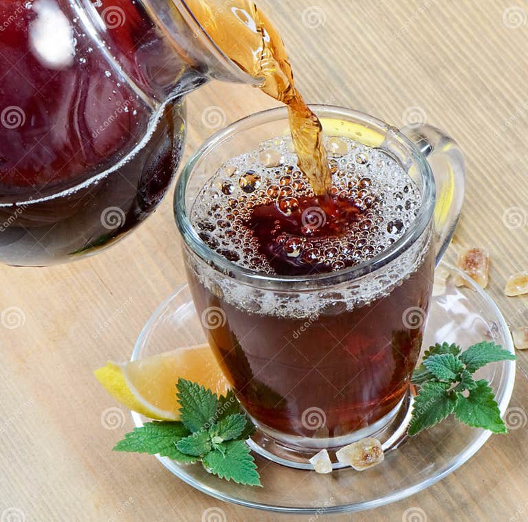 Tee mit Zitrone stockfoto. Bild von trocken, glas, kühl - 21373682