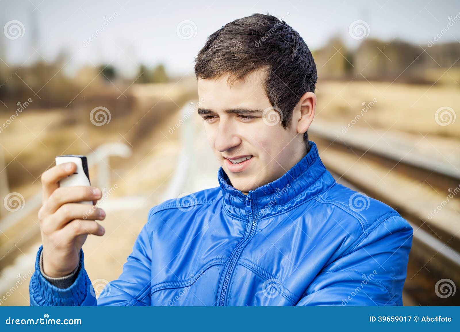 Teen with cell phone stock image. Image of play, lifestyle - 39659017