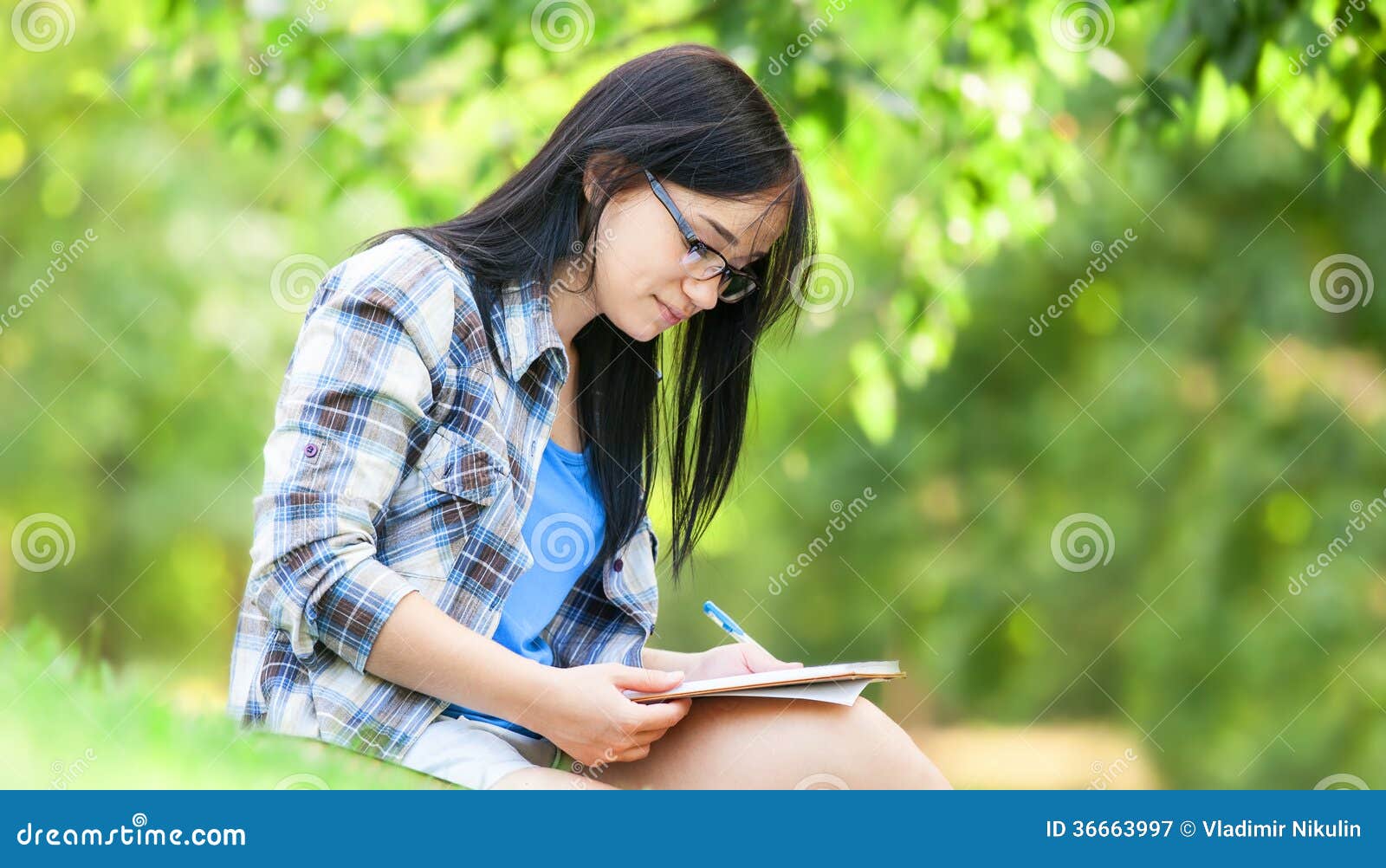 Teen girl with note stock image. Image of notes, clever - 36663997