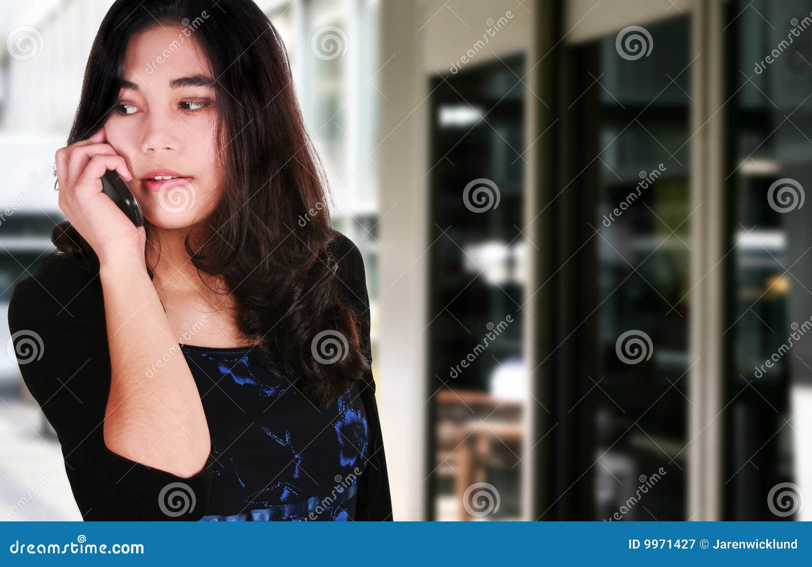 Teen talking on cell phone stock image. Image of modern - 9971427