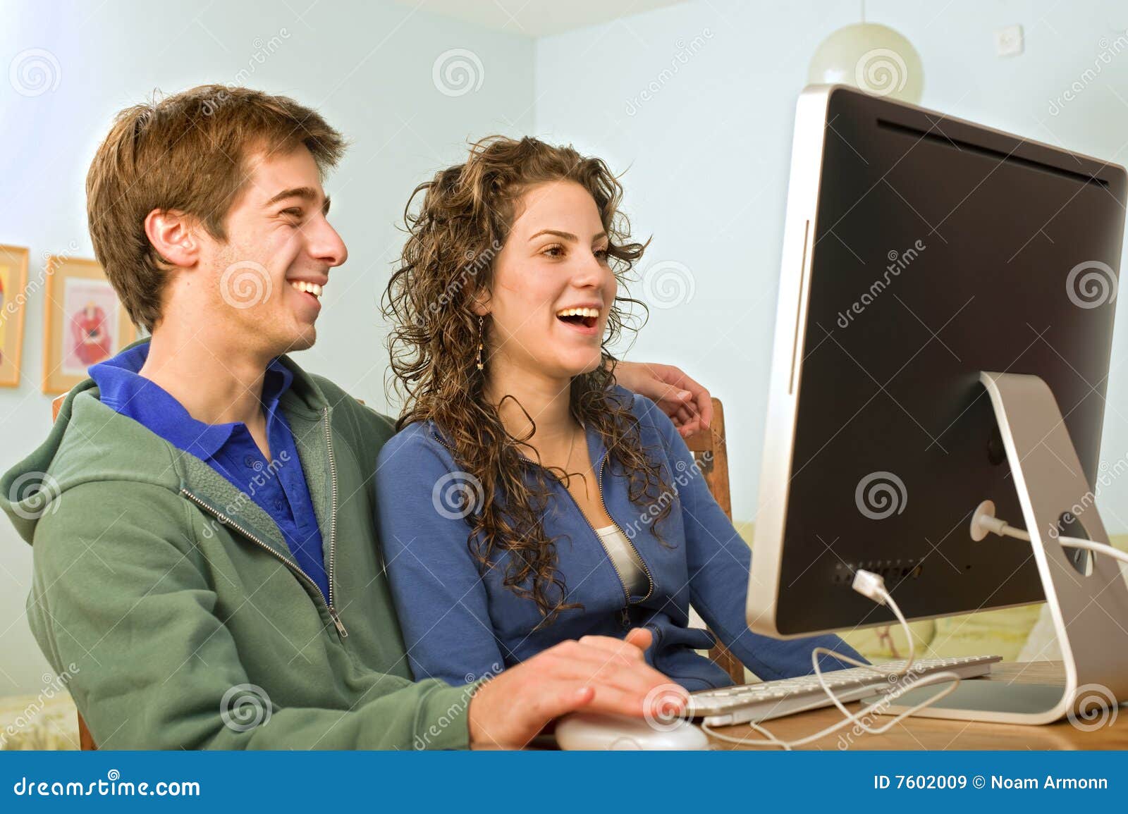 Teenager couple computer stock image. Image of smile, cute - 7602009