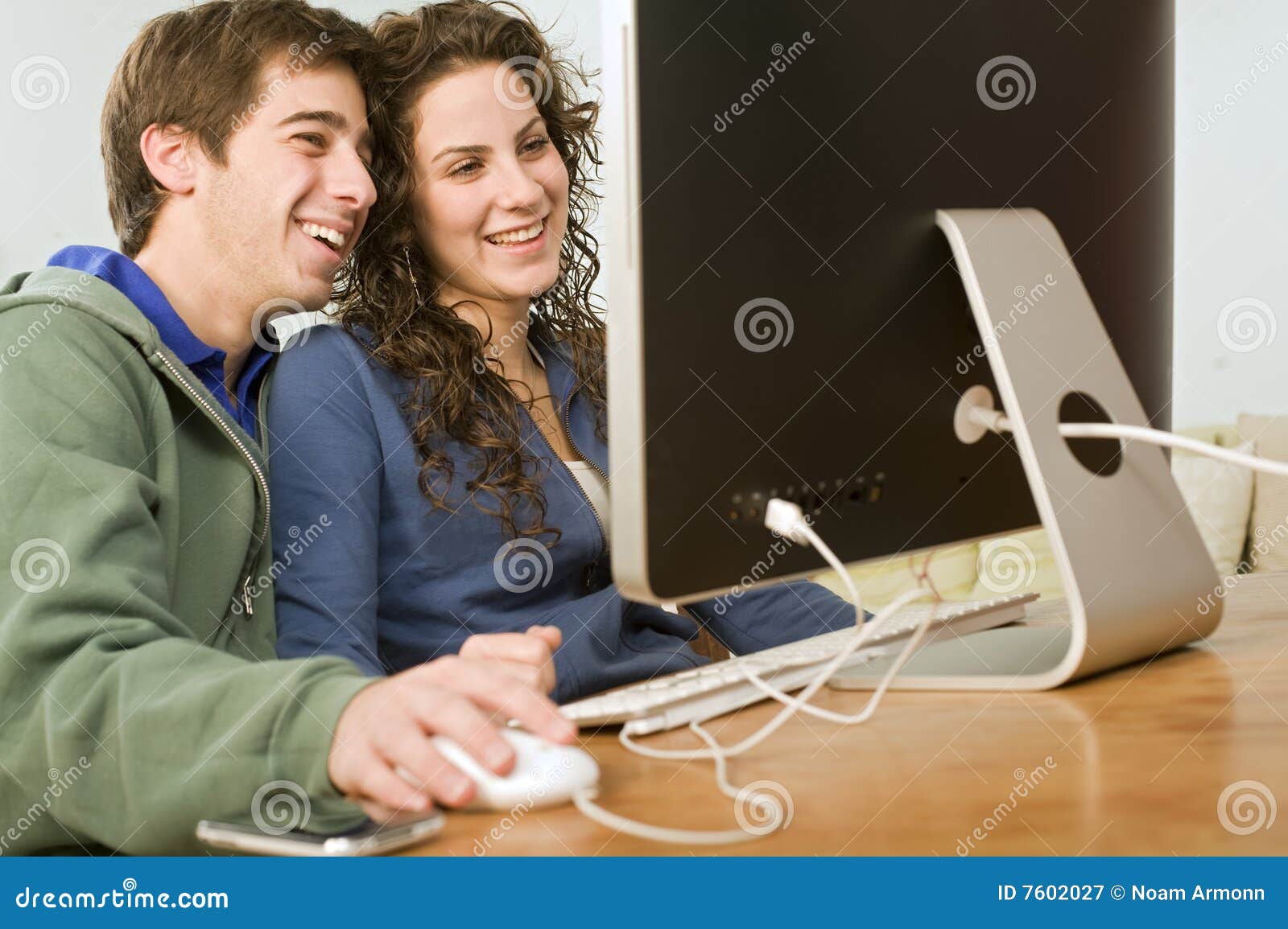 Teenager couple computer stock image. Image of imac, romantic - 7602027