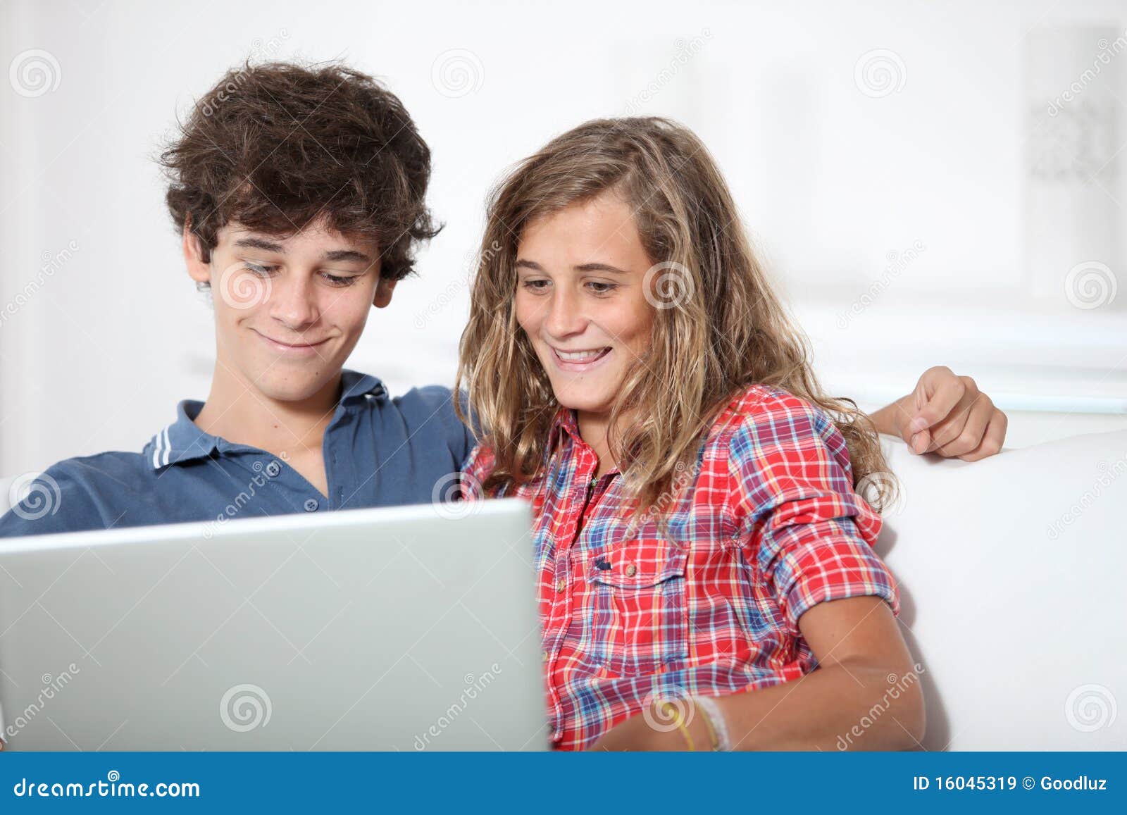 Teenagers and internet stock image. Image of years, group - 16045319
