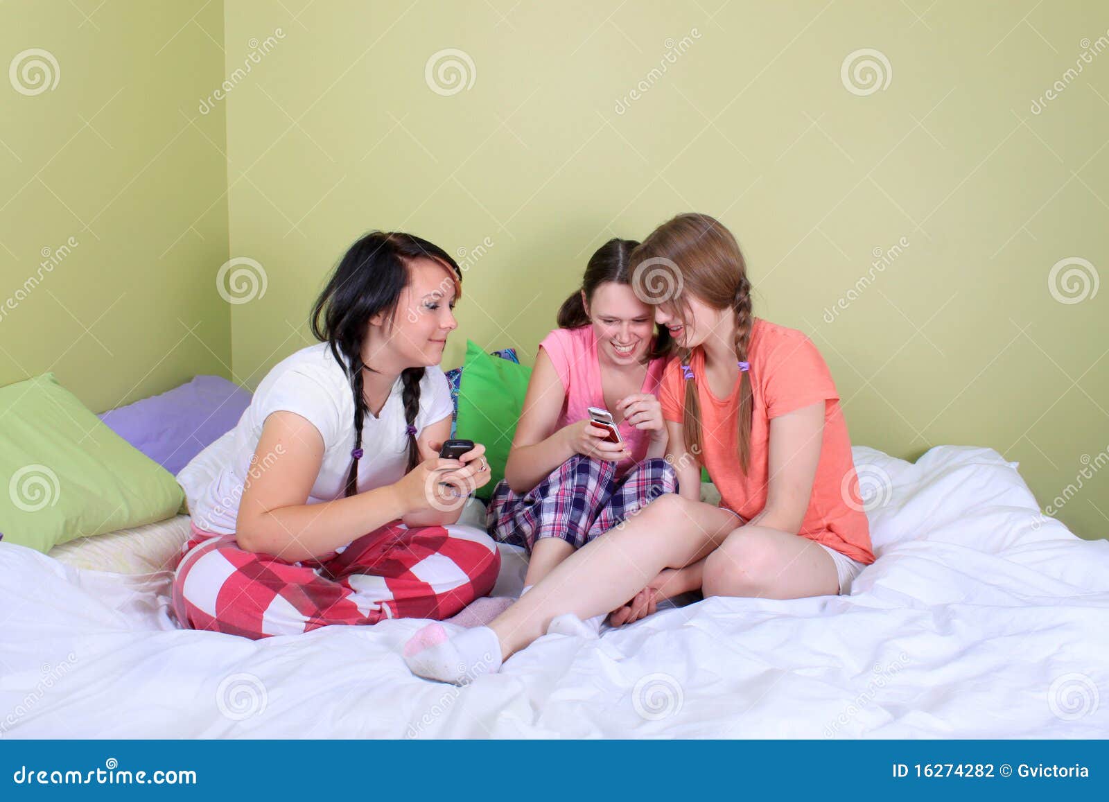 Teens Reading Text Messages Stock Photo - Image of girls, message: 16274282