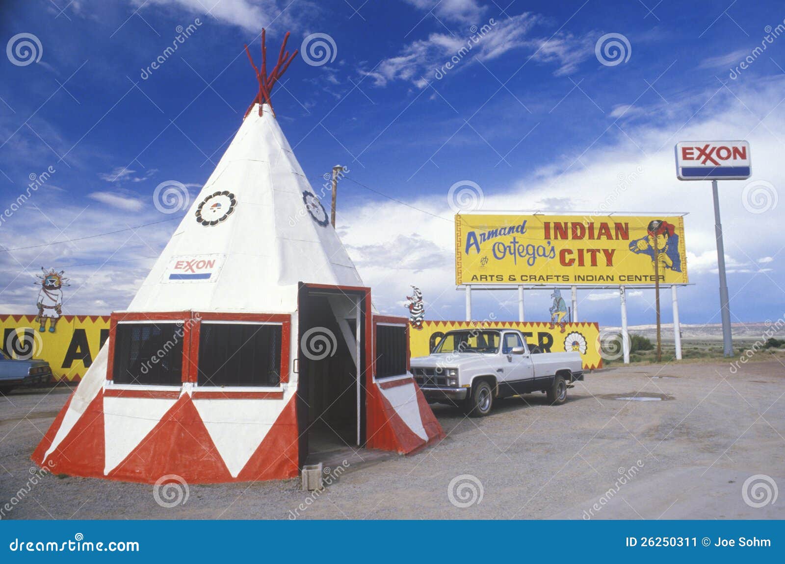 Teepee-shaped building editorial photo. Image of states - 26250311