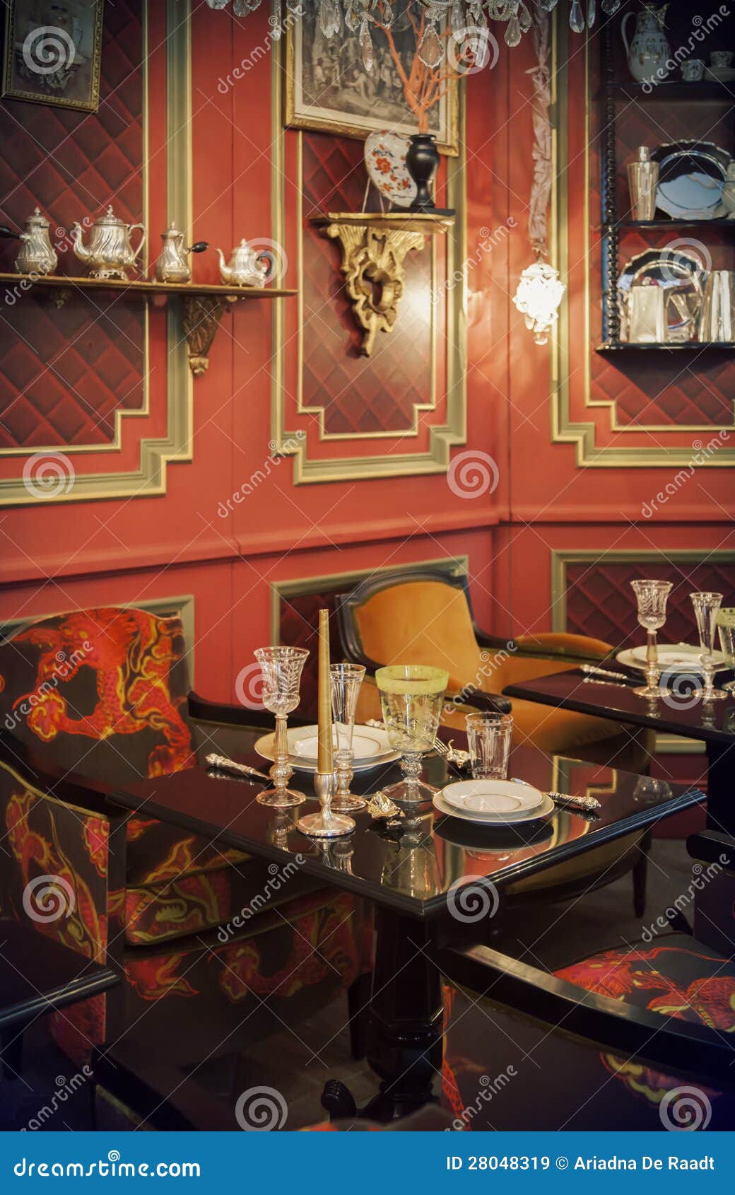 Teezeit im Restaurant stockbild. Bild von halle, stadt - 28048319