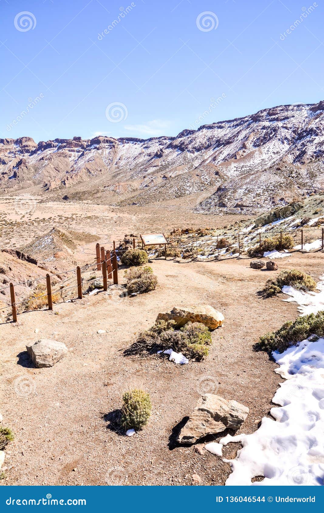 Teide nevado del montaje foto de archivo. Imagen de cielo - 136046544
