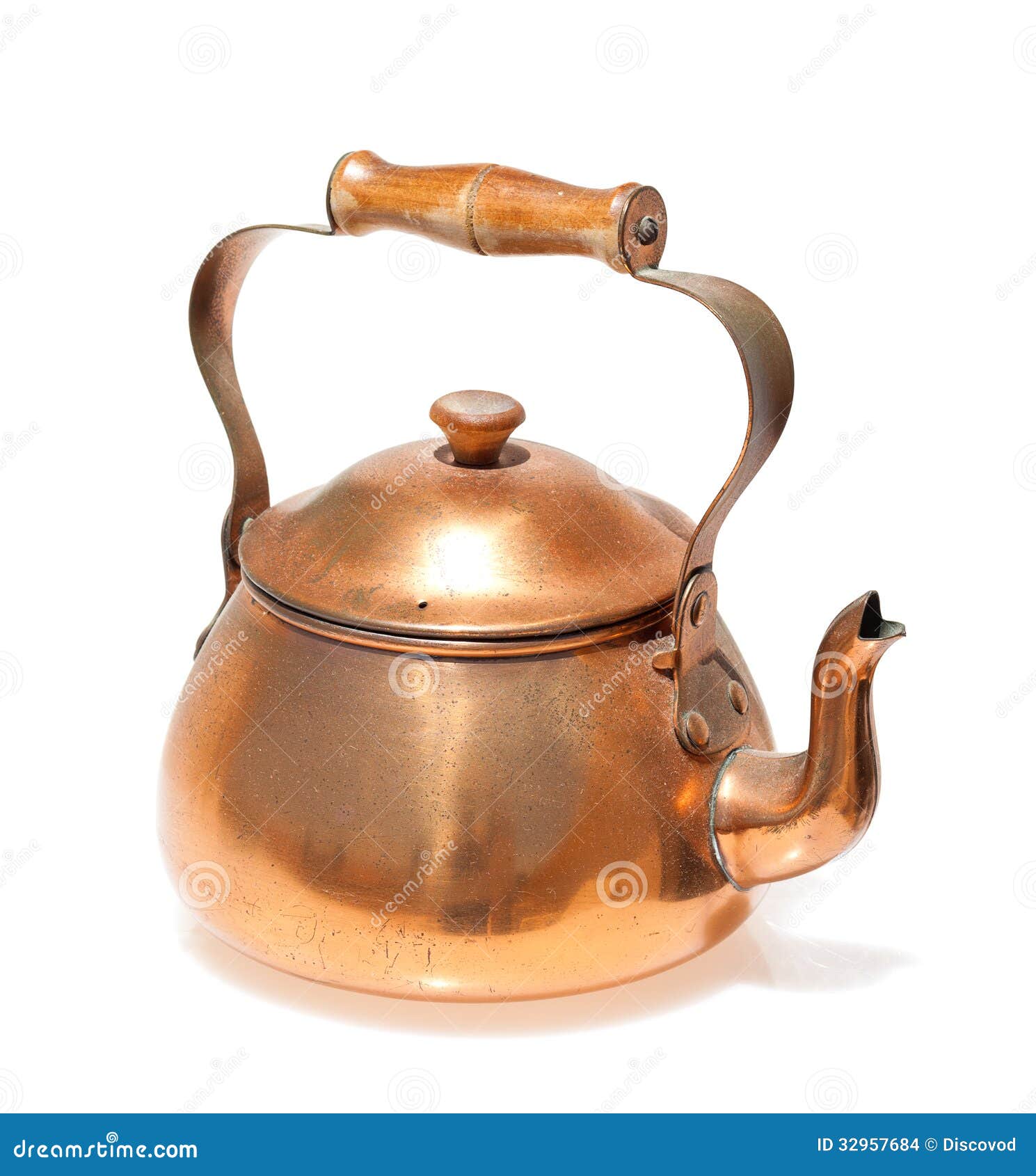 Teiera di rame antica fotografia stock. Immagine di invecchiato - 32957684