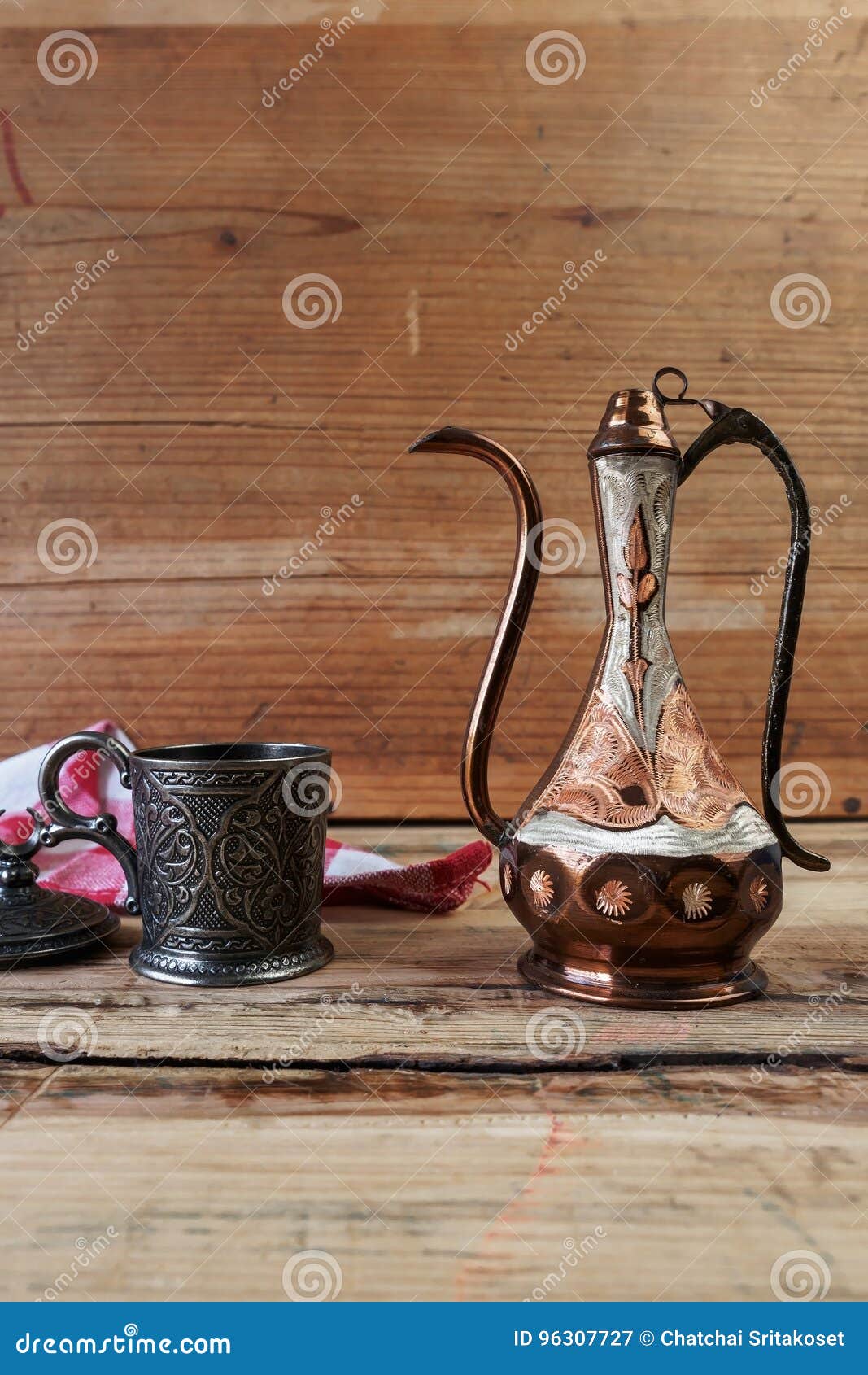 Teiera Turca Con La Decorazione Araba Immagine Stock - Immagine di ...