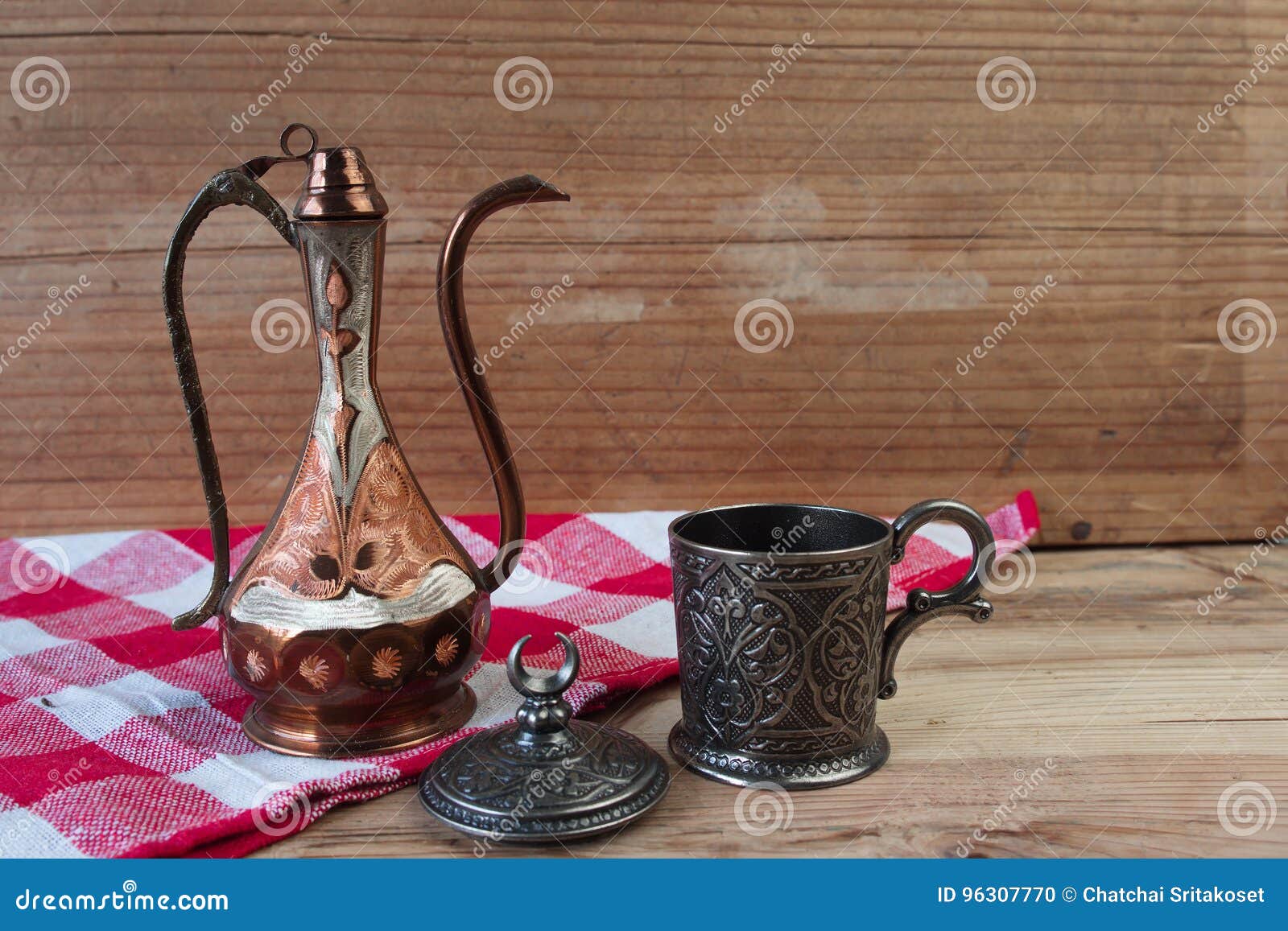 Teiera Turca Con La Decorazione Araba Fotografia Stock - Immagine di ...