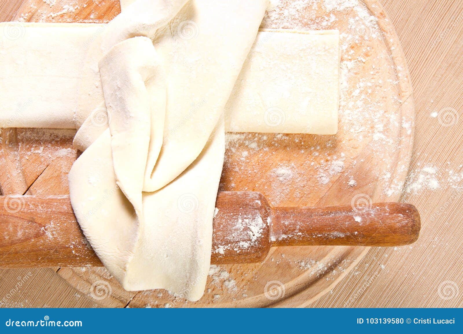 Teig stockfoto. Bild von flach, rezept, mehl, gebäck - 103139580