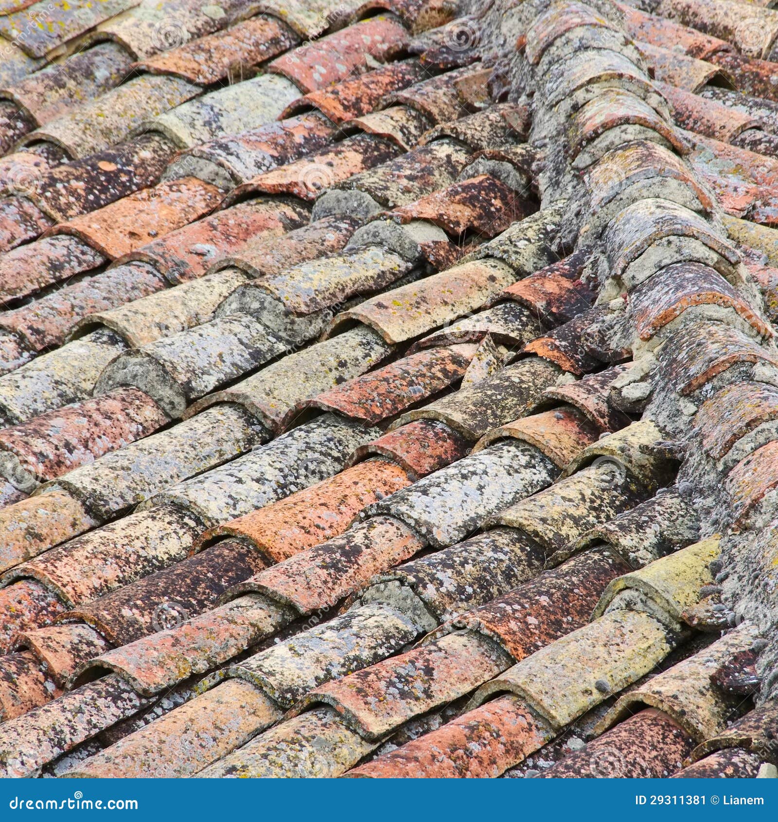 Teja de techumbre imagen de archivo. Imagen de chimenea - 29311381