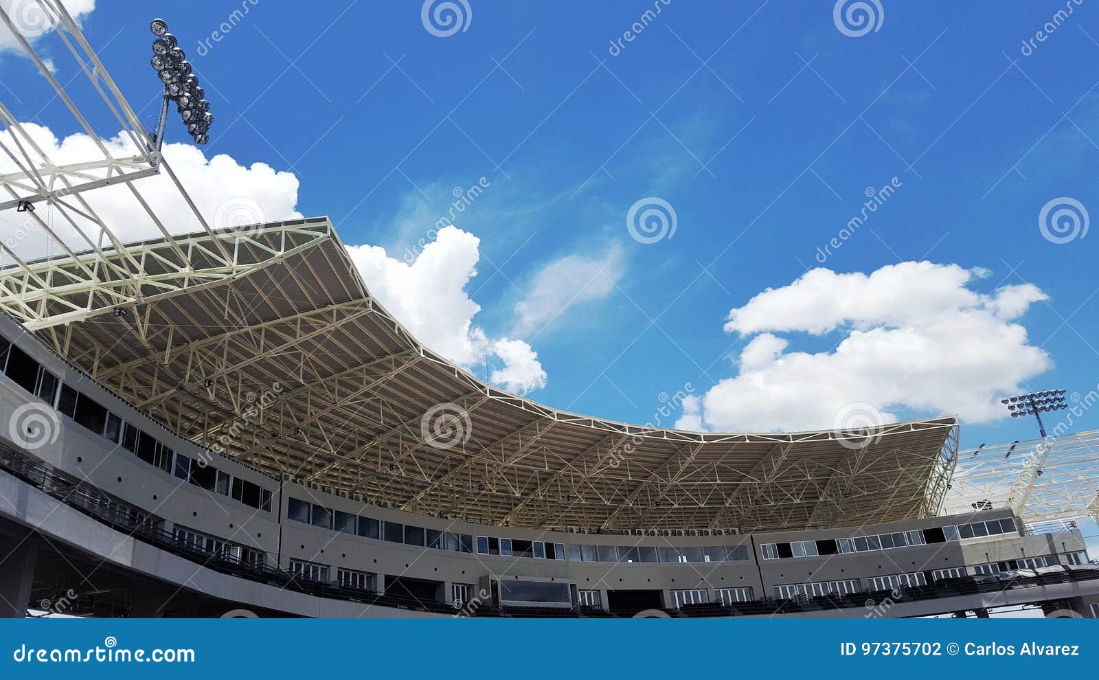 Tejado De Un Estadio Moderno Foto de archivo - Imagen de managua ...