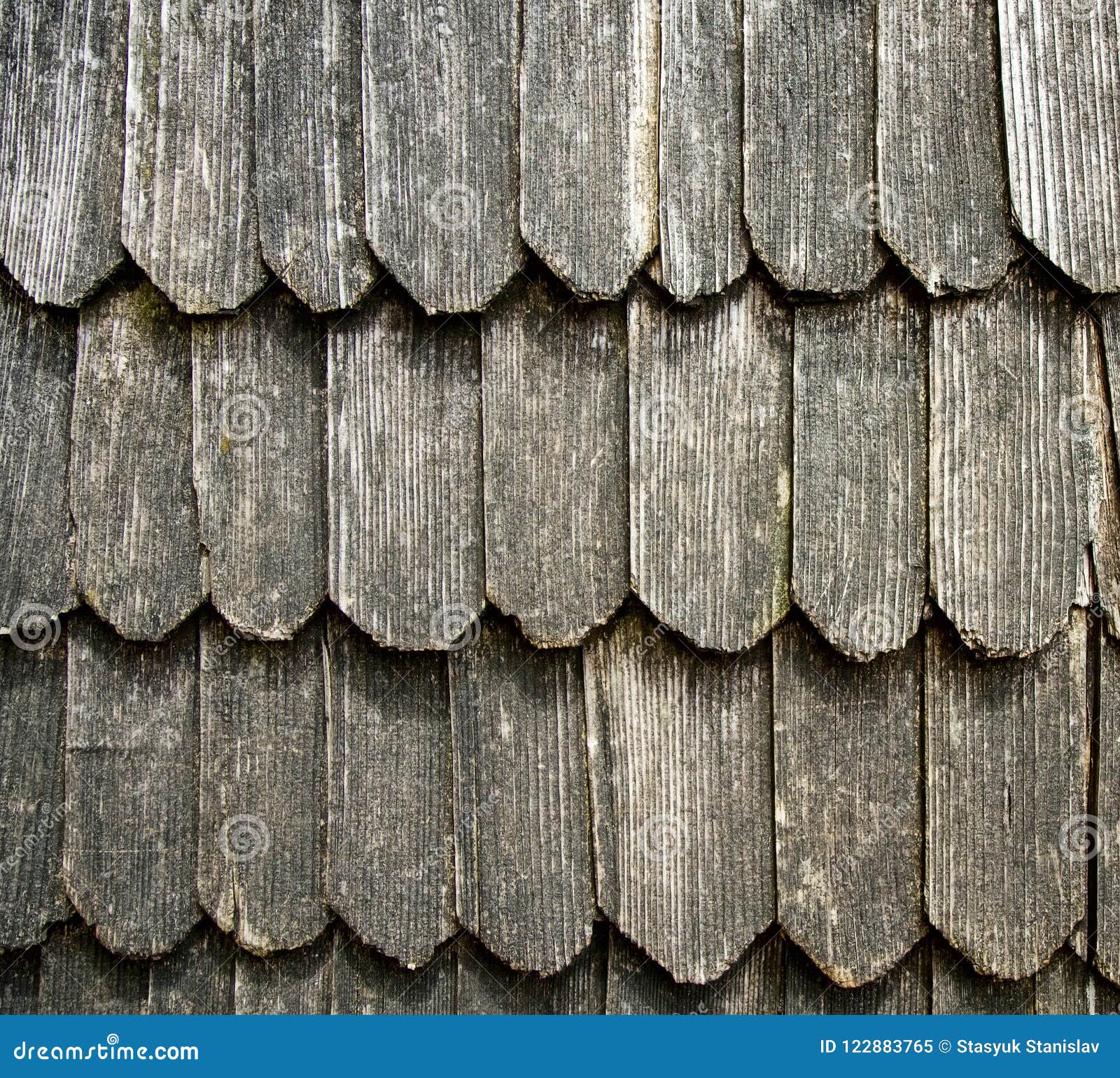 Tejas de tejado de madera imagen de archivo. Imagen de azulejo - 122883765