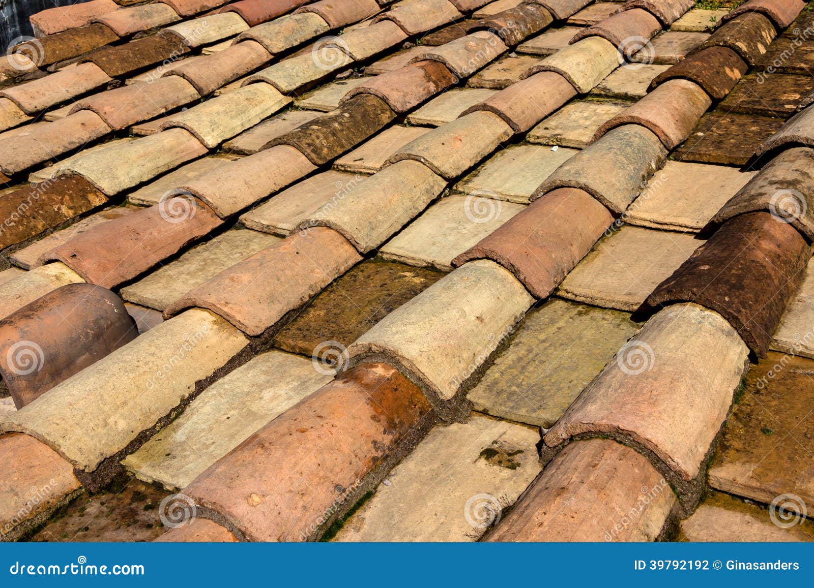 Tejas italianas foto de archivo. Imagen de cubierta, existencias - 39792192