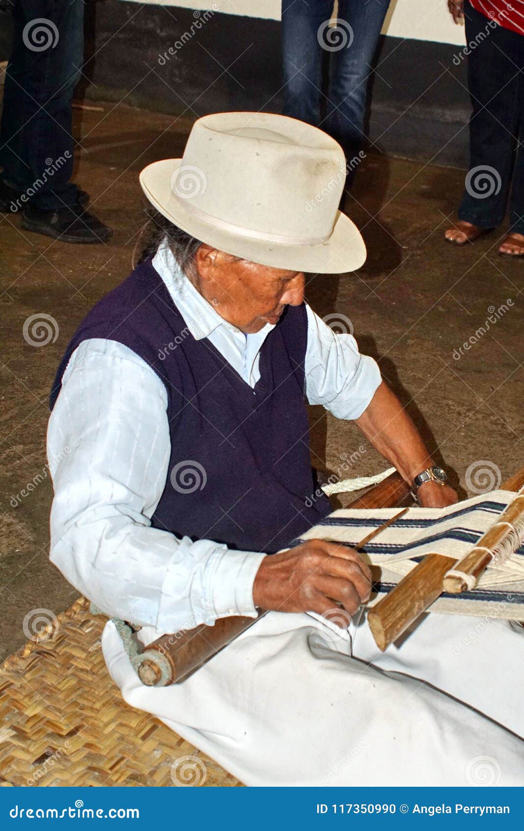 Tejedor mayor en Ecuador imagen editorial. Imagen de america - 117350990