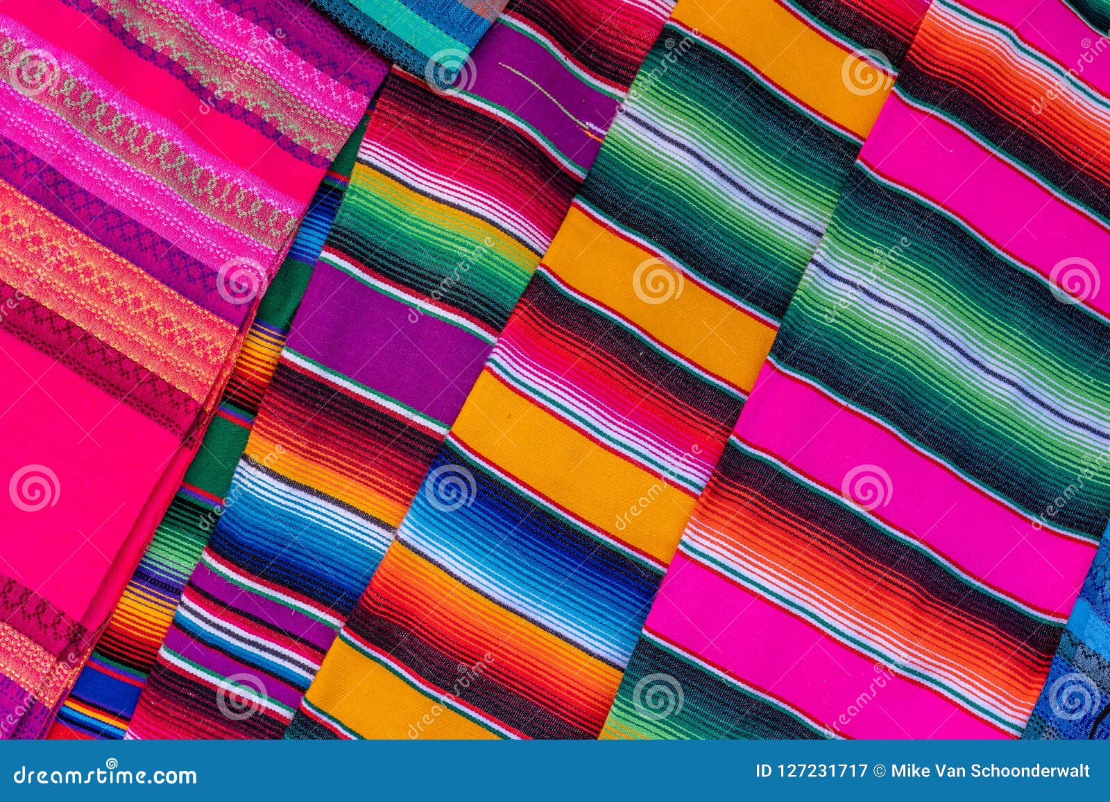 Tela coloreada de Perú imagen de archivo. Imagen de cultura - 127231717