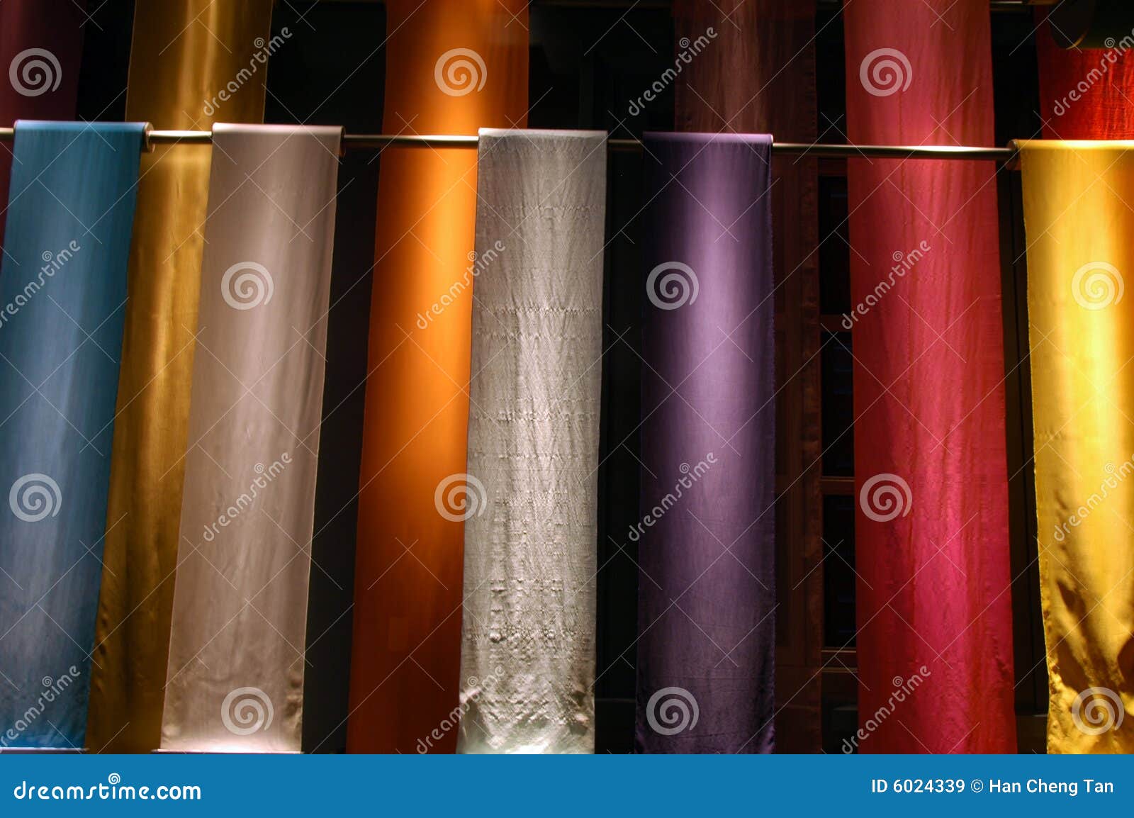 Tela colorida imagen de archivo. Imagen de telas, derecho - 6024339