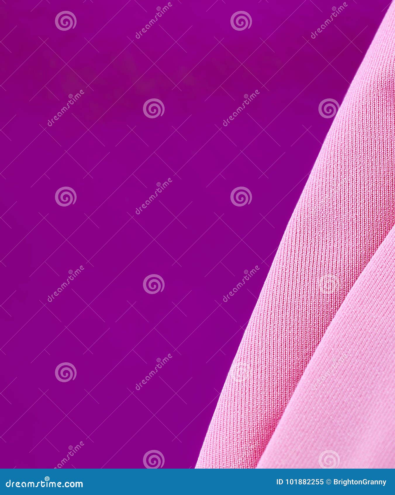 Tela cor-de-rosa no roxo imagem de stock. Imagem de tela - 101882255