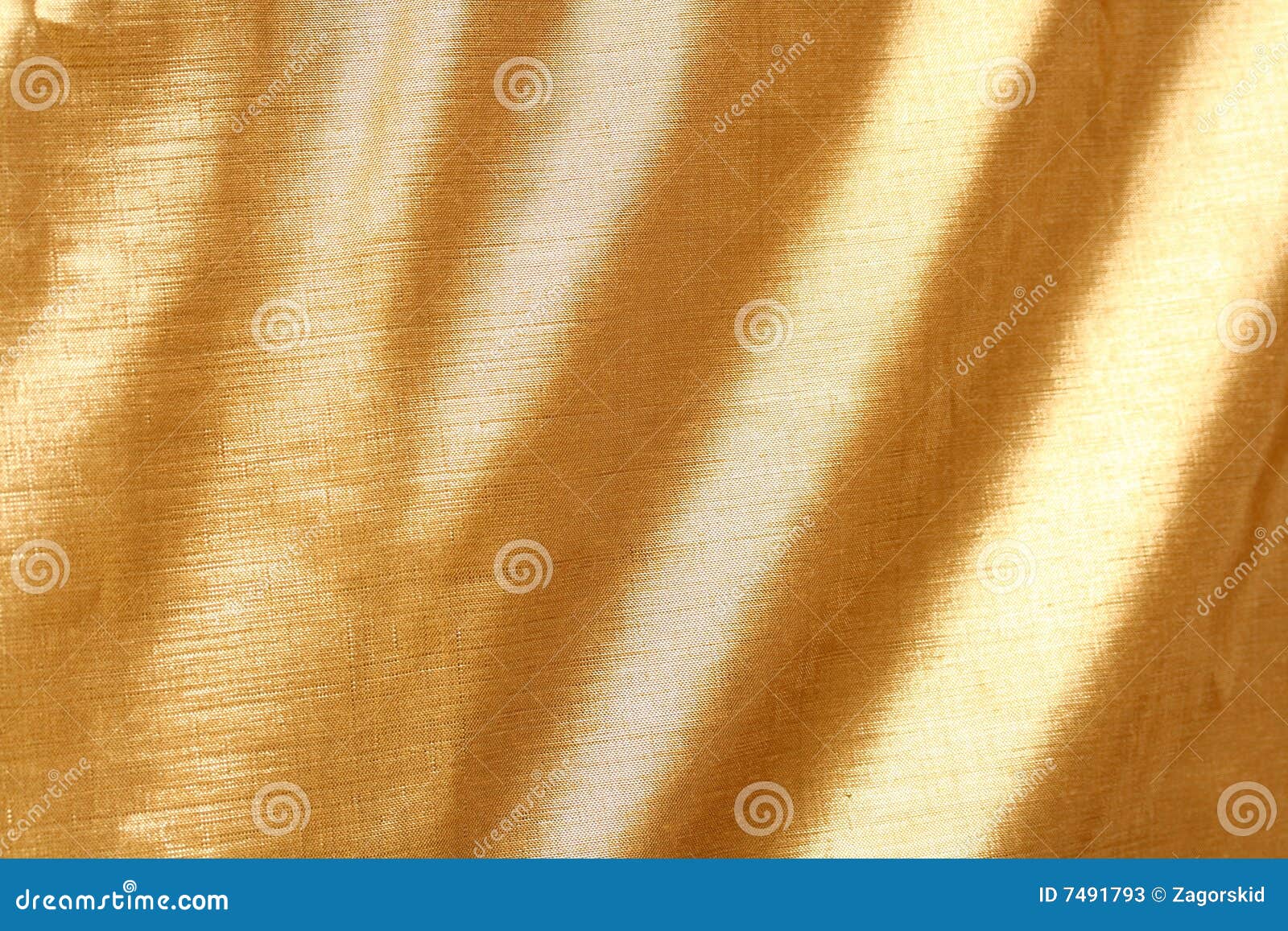 Tela de oro imagen de archivo. Imagen de sedoso, ondulado - 7491793