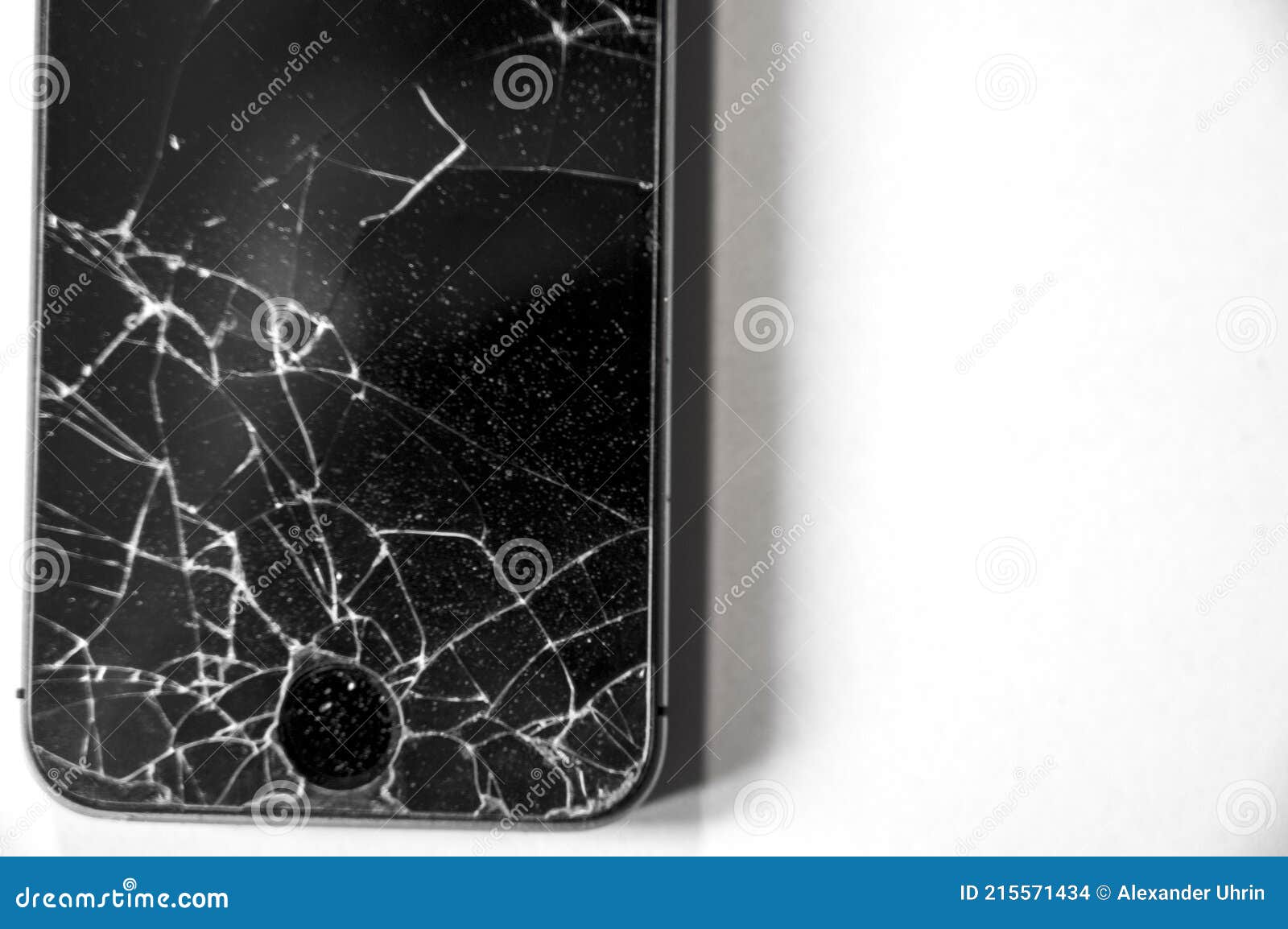 Tela Quebrada No Smartphone. Tela Danificada Isolada Em Fundo Branco ...