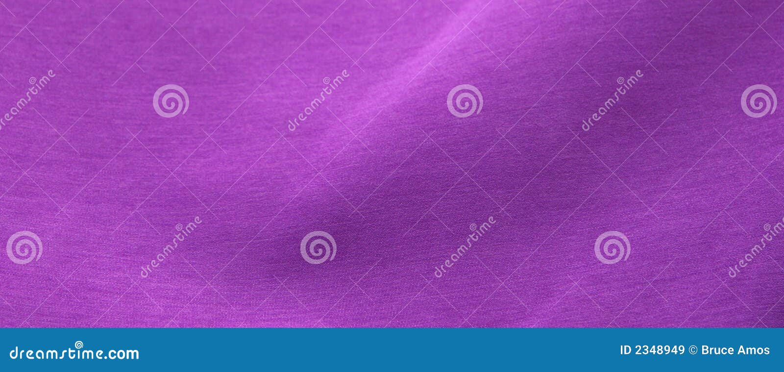 Tela roxa com dobras imagem de stock. Imagem de backdrop - 2348949