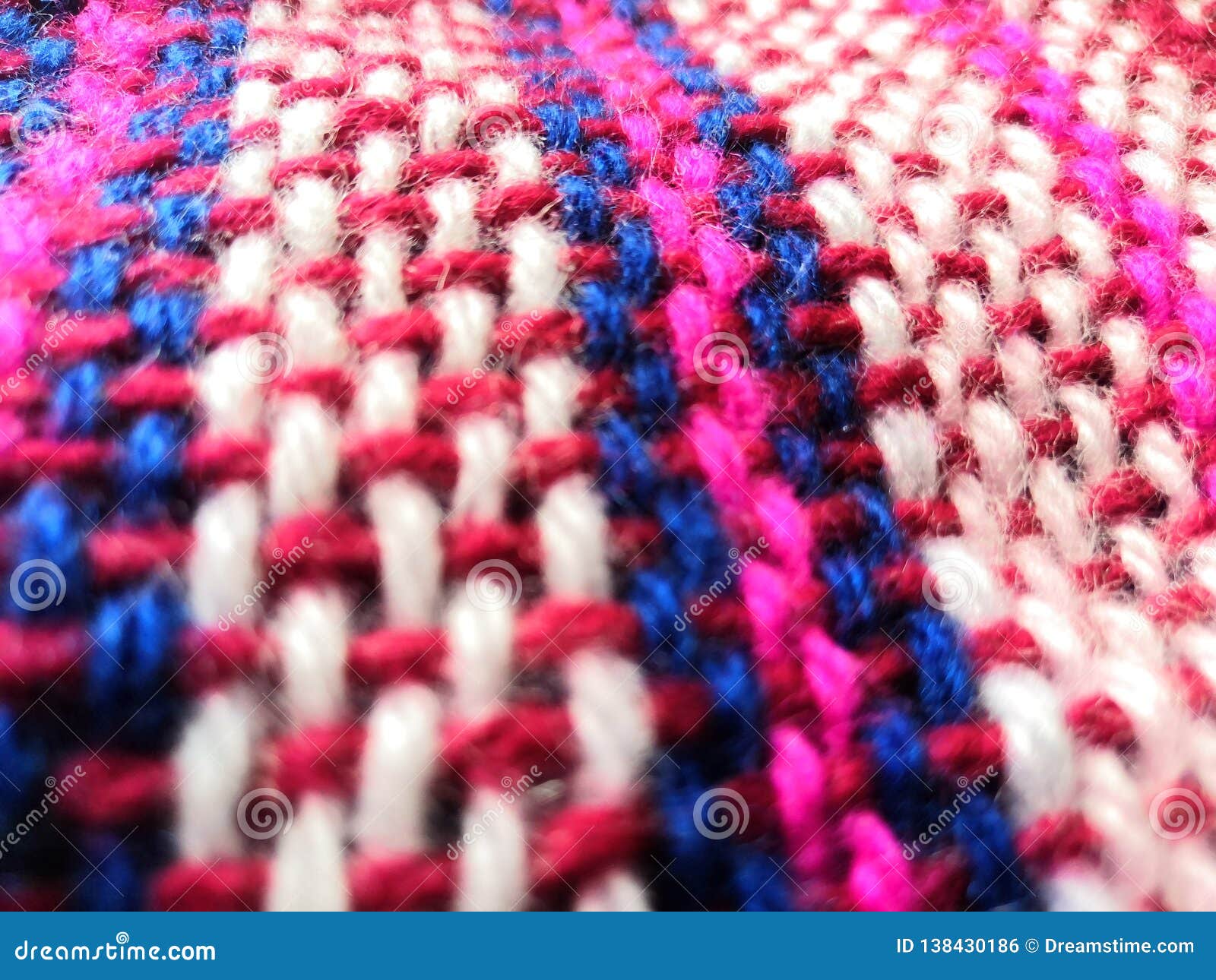 Tela tejida de la mano foto de archivo. Imagen de tejido - 138430186