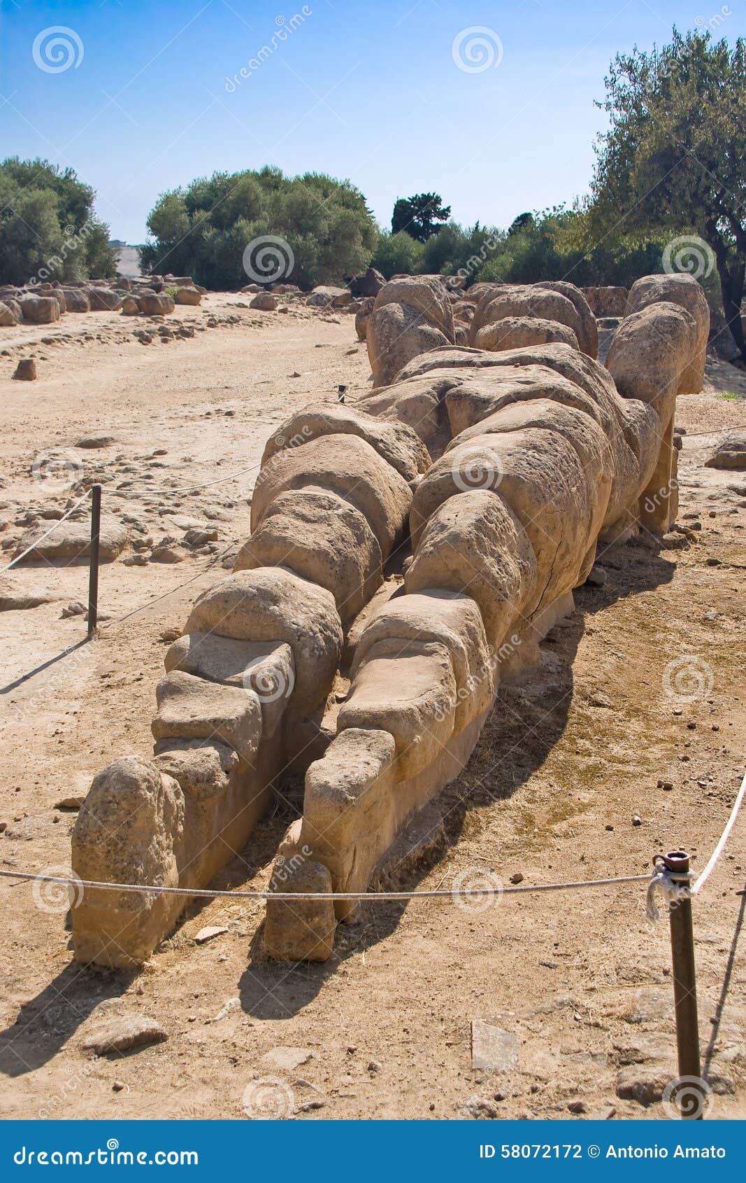 Telamon En El Campo De Olympeon, Agrigento Foto de archivo - Imagen de ...