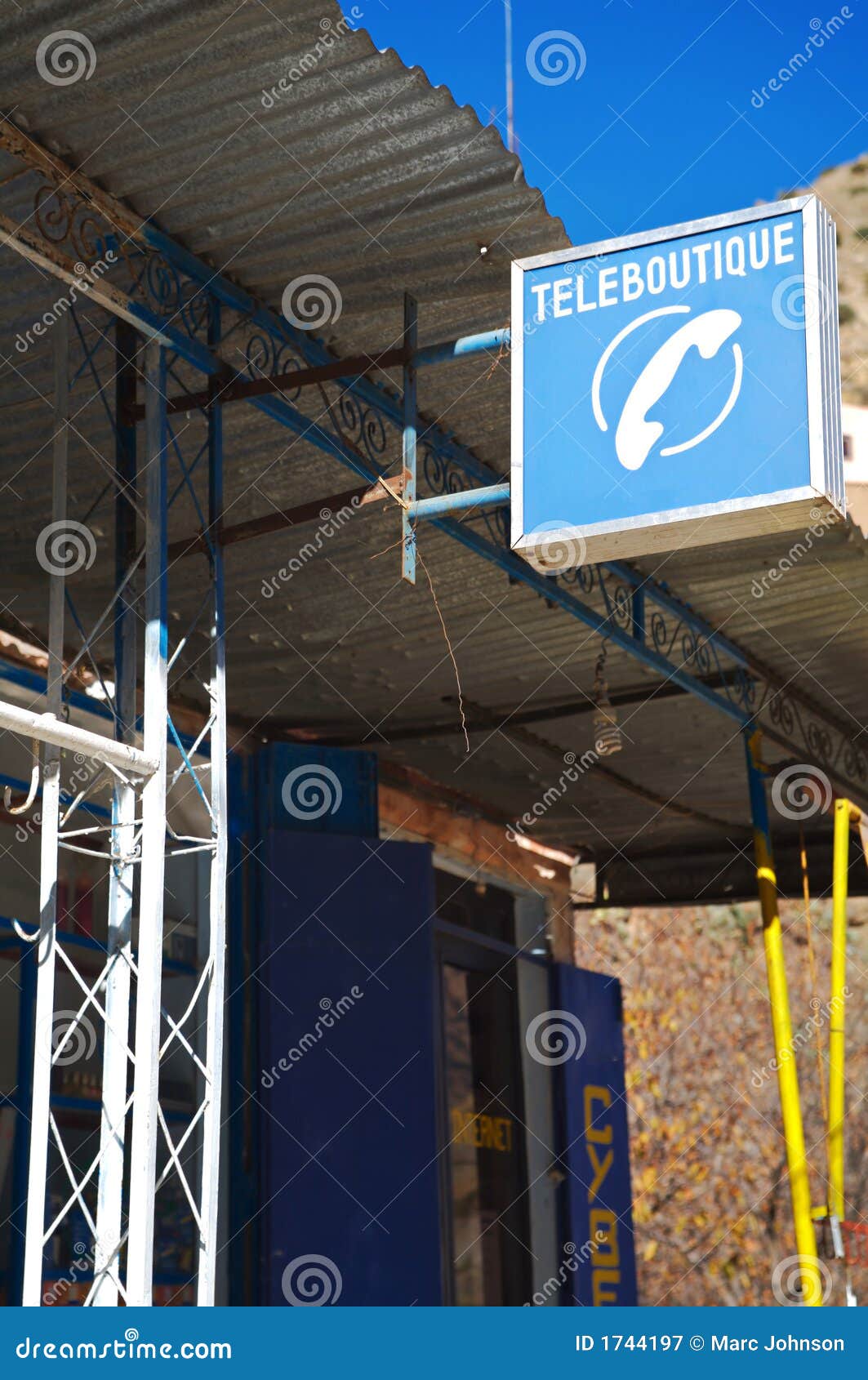 Teleboutique 库存图片. 图片 包括有 天空, 中心, 谈话, 摩洛哥, 语言, 距离, 亚特兰提斯 - 1744197