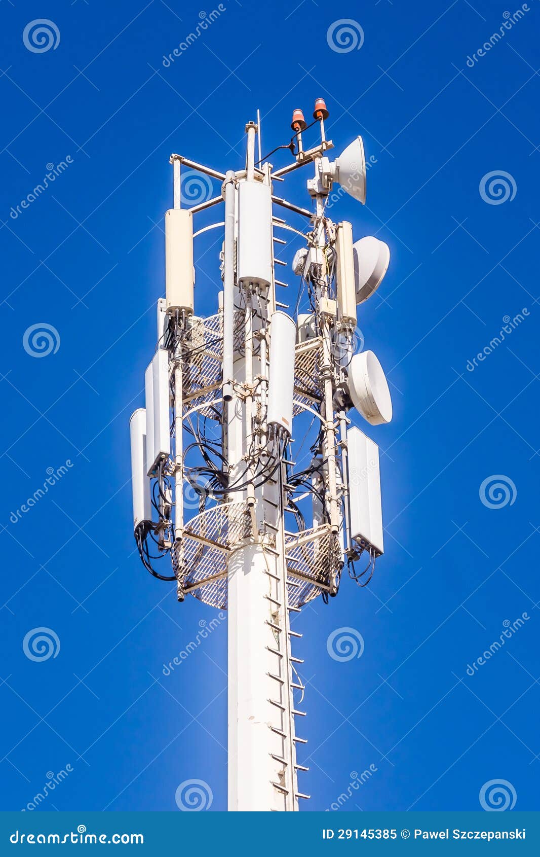 Telecommunication Mast With 2g 3g And 4g Gsm Mobil Phone Antennas Relay ...